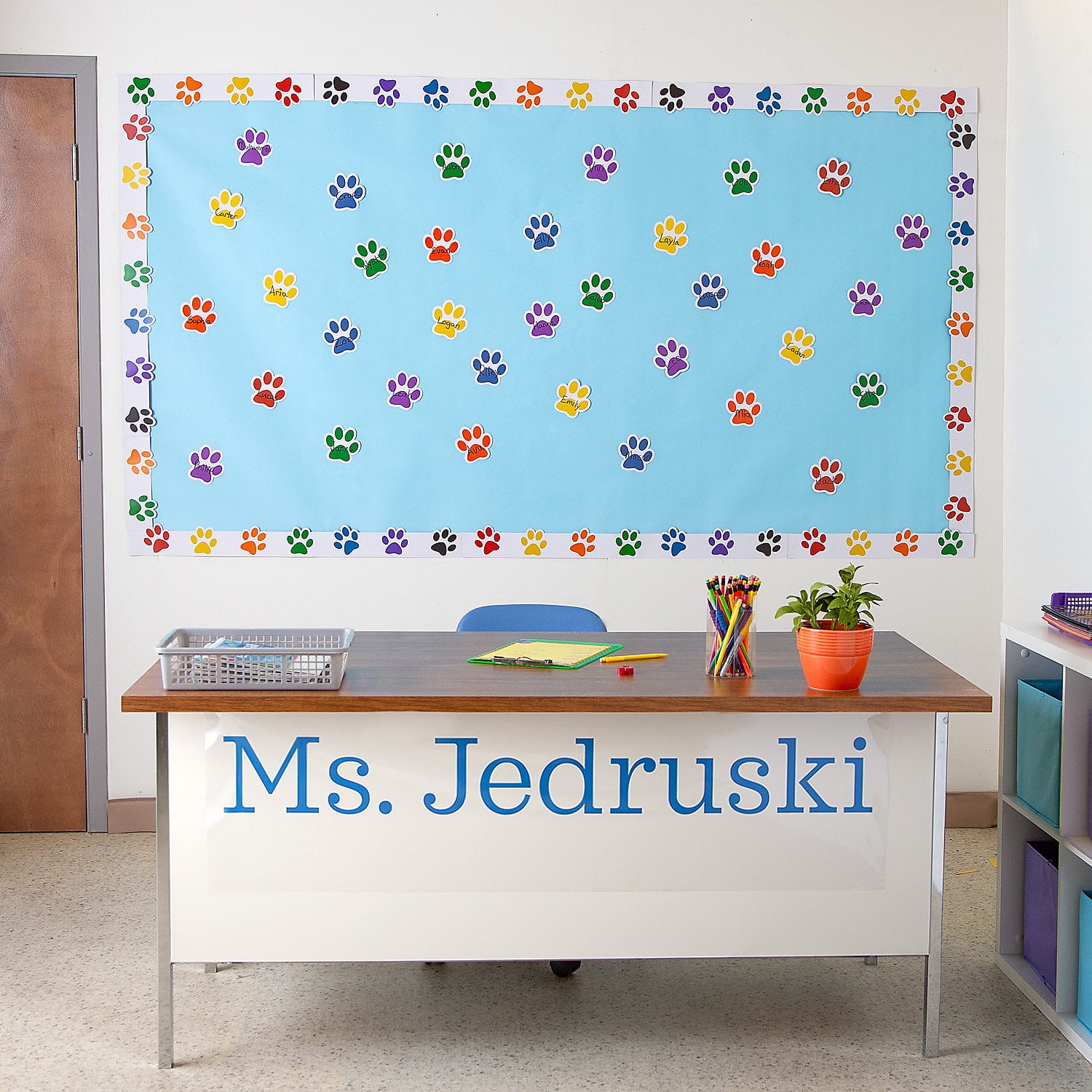 Fun Express Personalized Paw Print Teacher Desk Decorating Kit - 61 ...