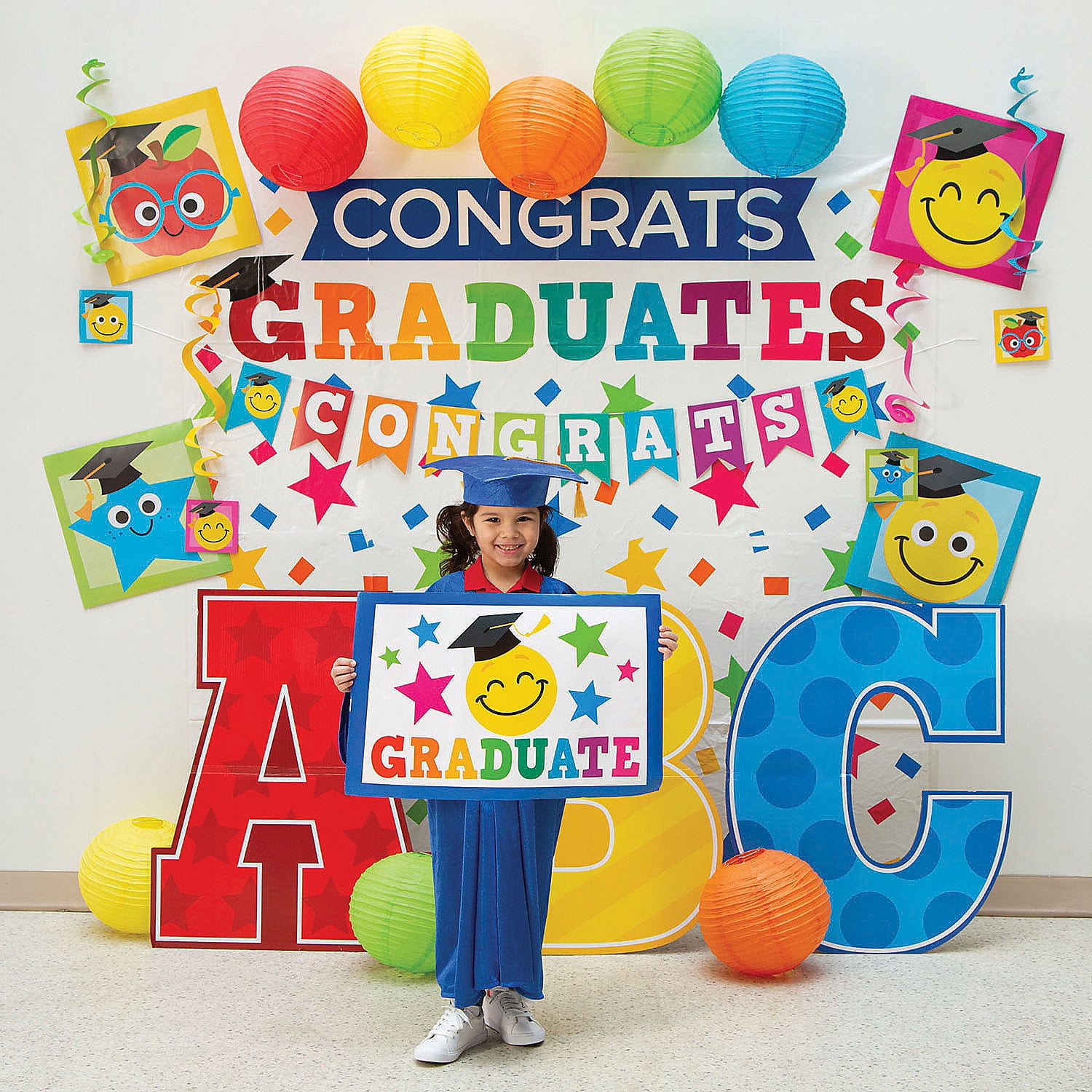 Fun Express Premium Elementary Graduation Decorating Kit 36 Pieces ...