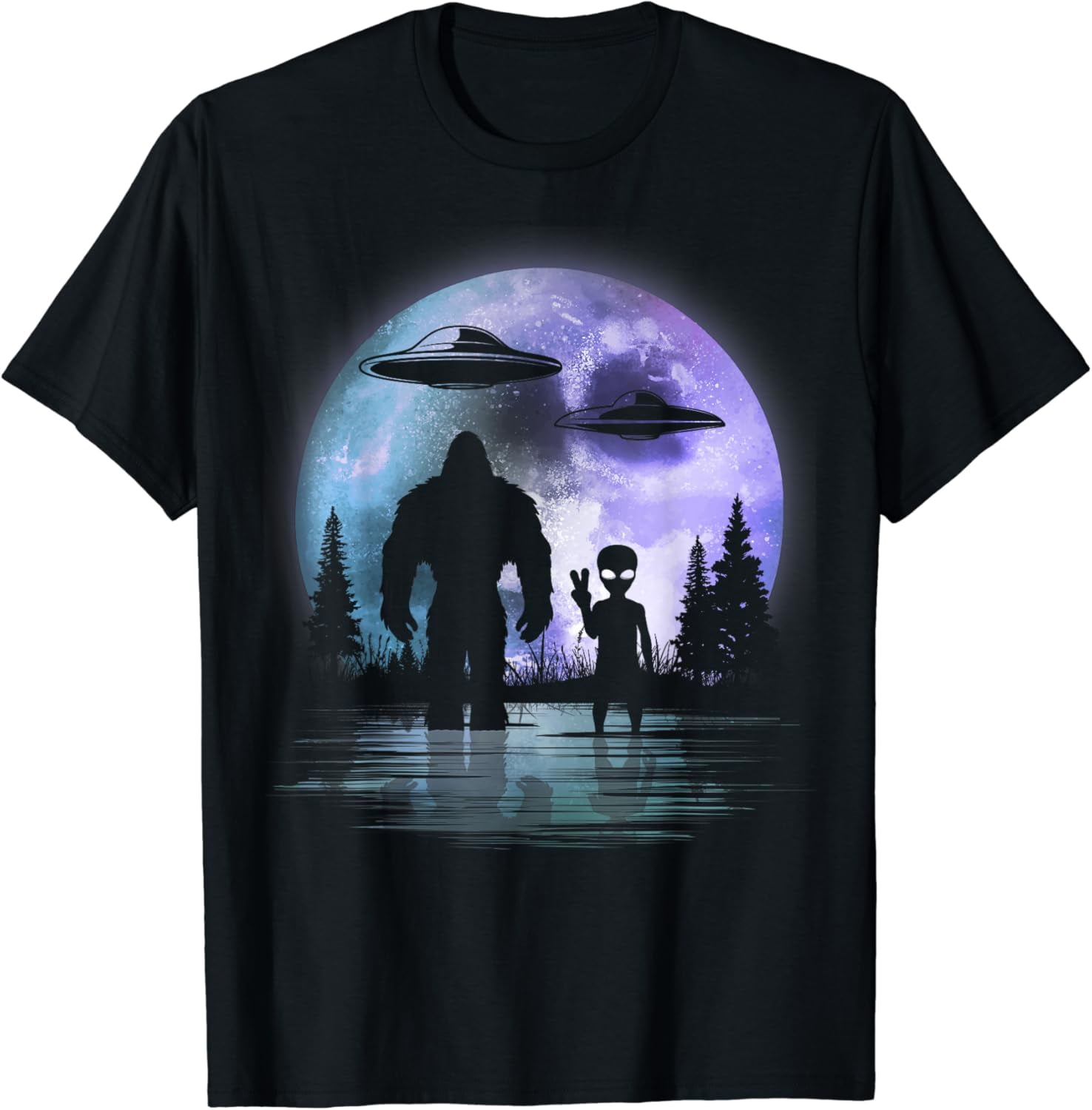 Funny Alien & Bigfoot Moon Sasquatch UFO Monster Lover Fan T-Shirt ...