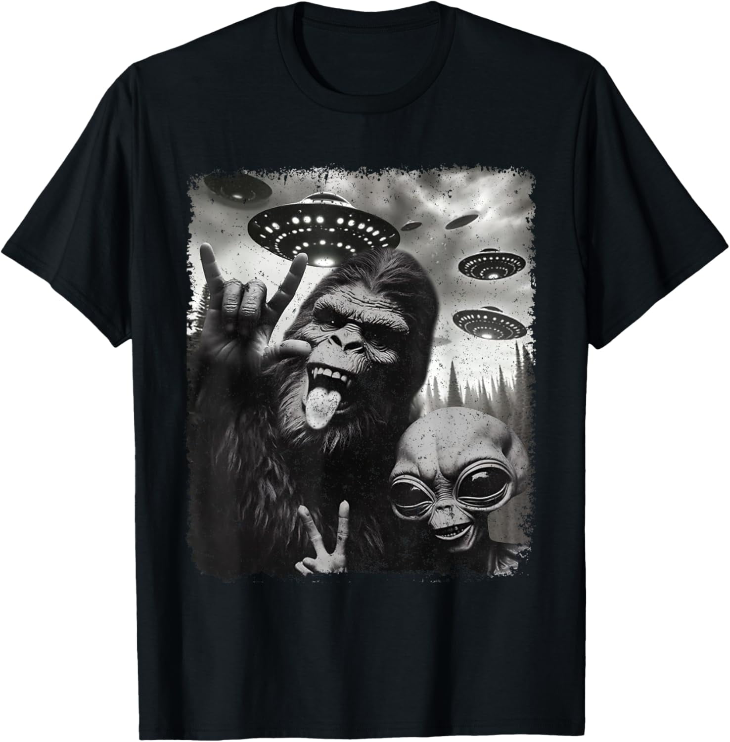 Funny Bigfoot & Alien Sasquatch Rock On Hand Sign UFO Selfie T-Shirt ...