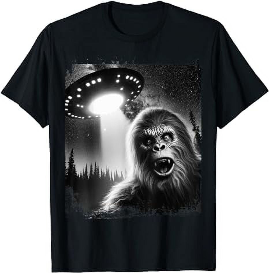 Funny Bigfoot Selfie with UFOs Abduction Aliens Sasquatch T-Shirt ...