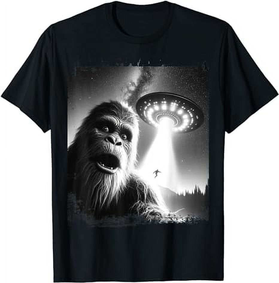 Funny Bigfoot Selfie with UFOs Abduction Aliens Sasquatch T-Shirt ...