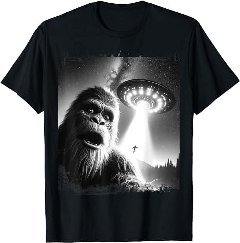 Funny Bigfoot Selfie with UFOs Abduction Aliens Sasquatch T-Shirt ...