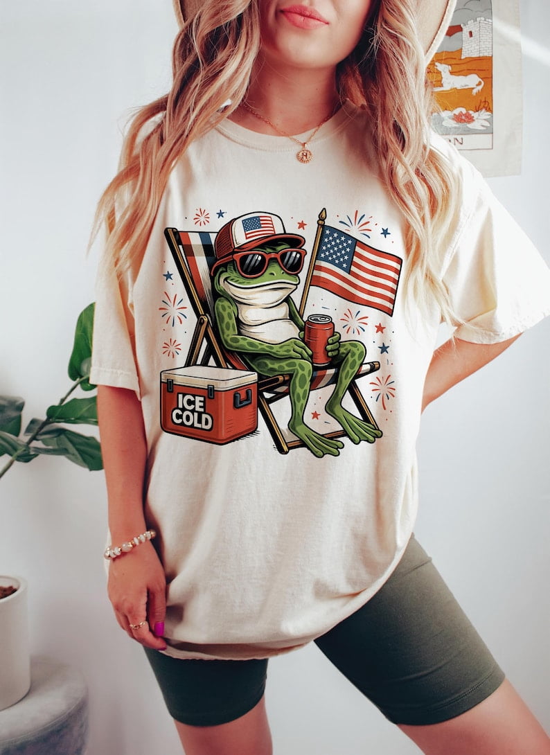 Funny Frog 4th of July T-Shirt – Hilarious Patriotic USA Flag Frog ...