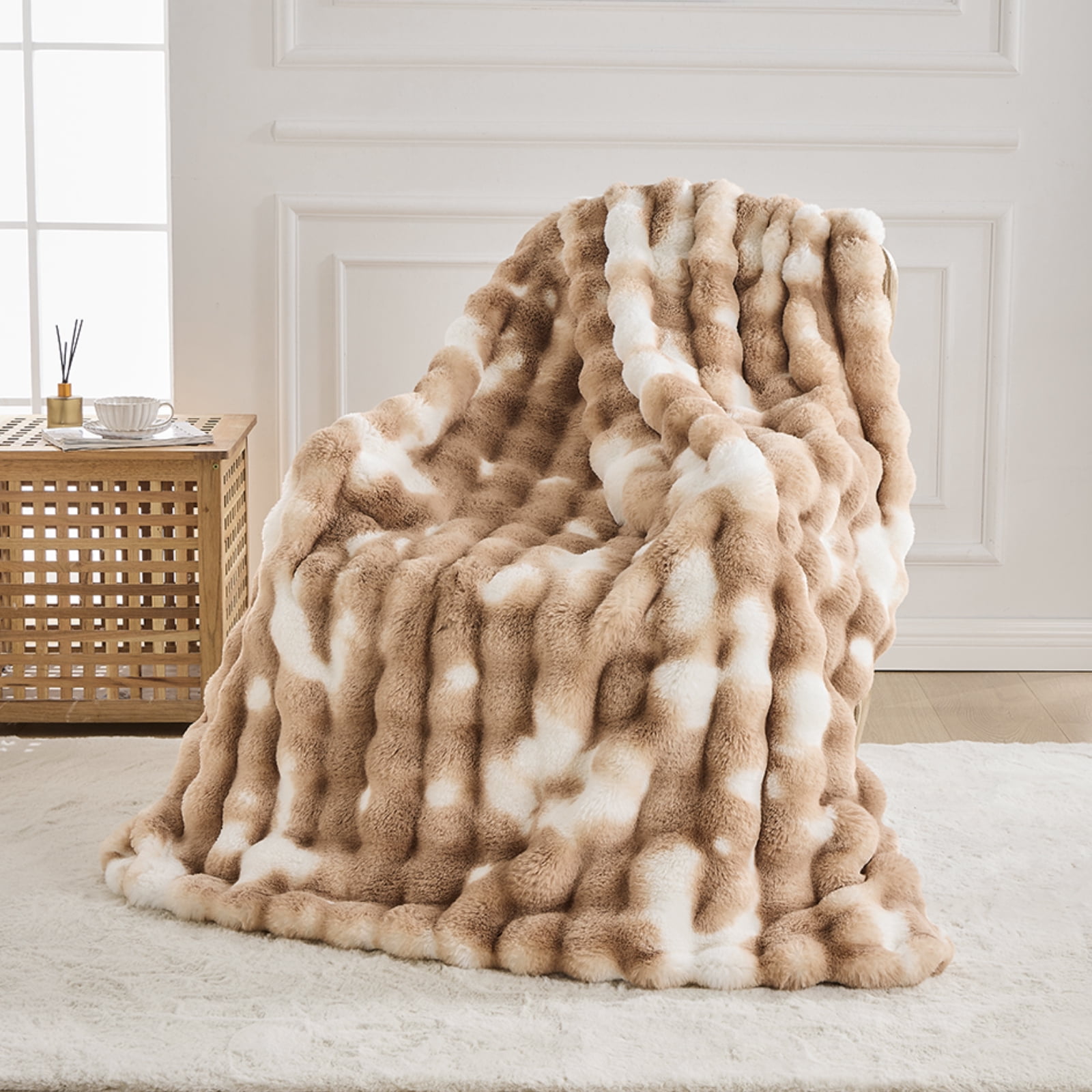 GEMBED Faux Fur Throw Blanket for Couch Fuzzy Soft Plush Thick Bubble ...