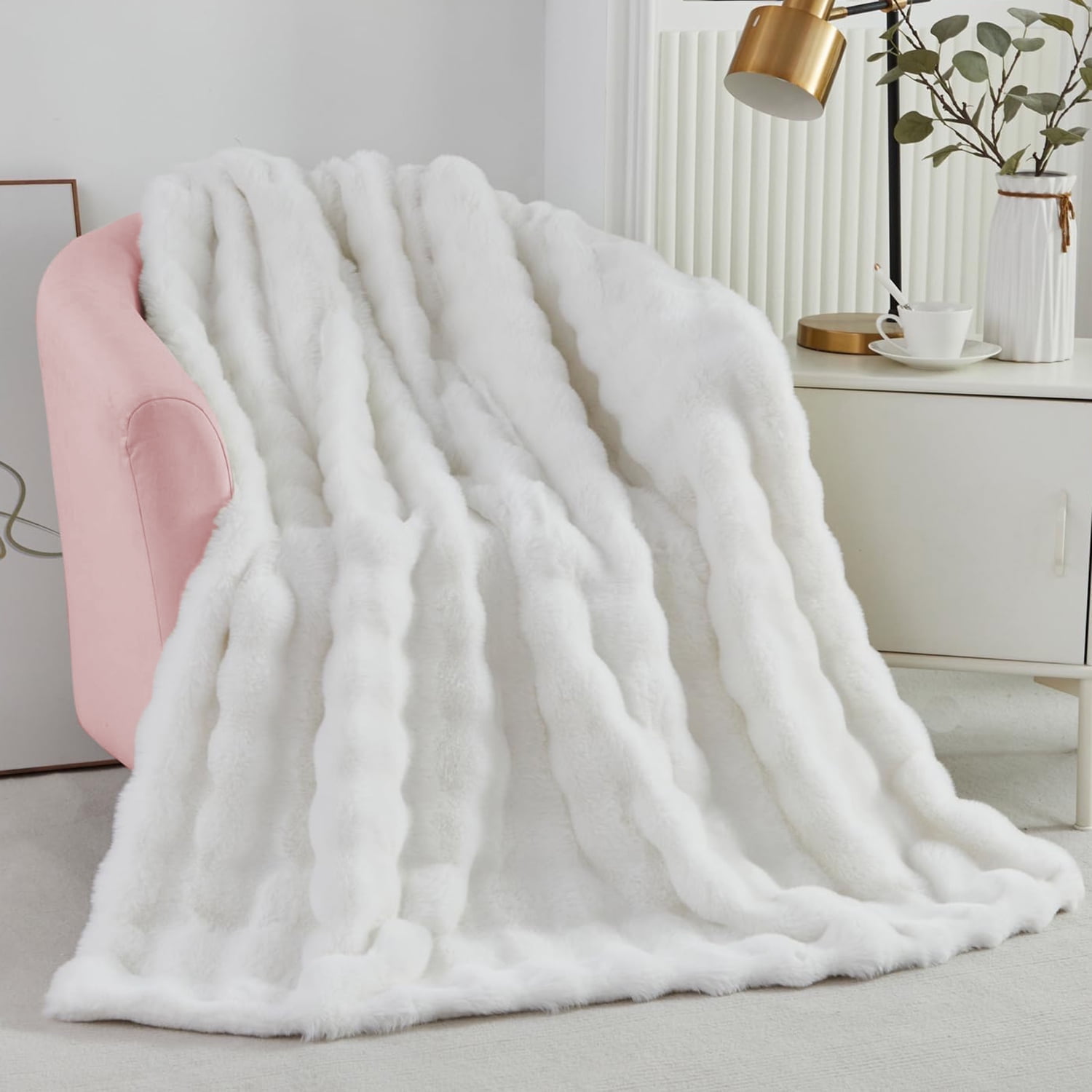 GHOUSE Fluffy Throw Blanket White Fleece Faux Fur Throw Blankets 50" x ...