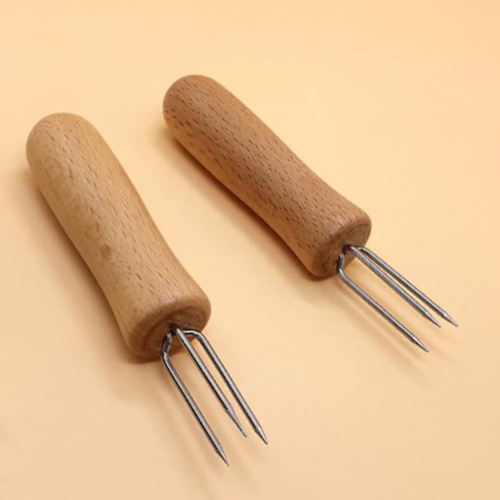GOOHOCHY 10 Pcs Corn The Cob Forks Three-toothed Wooden Handle Fork Fruit Forks 10x2x2cm ...