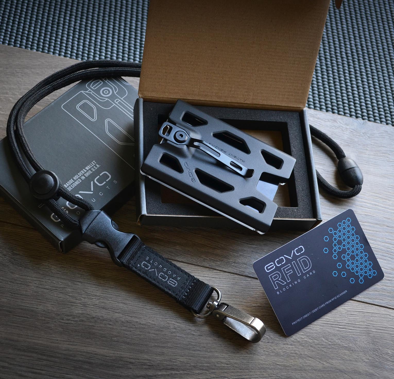 GOVO T4 Badge Holder/Wallet with T3 Lanyard and RFID Blocking Card ...