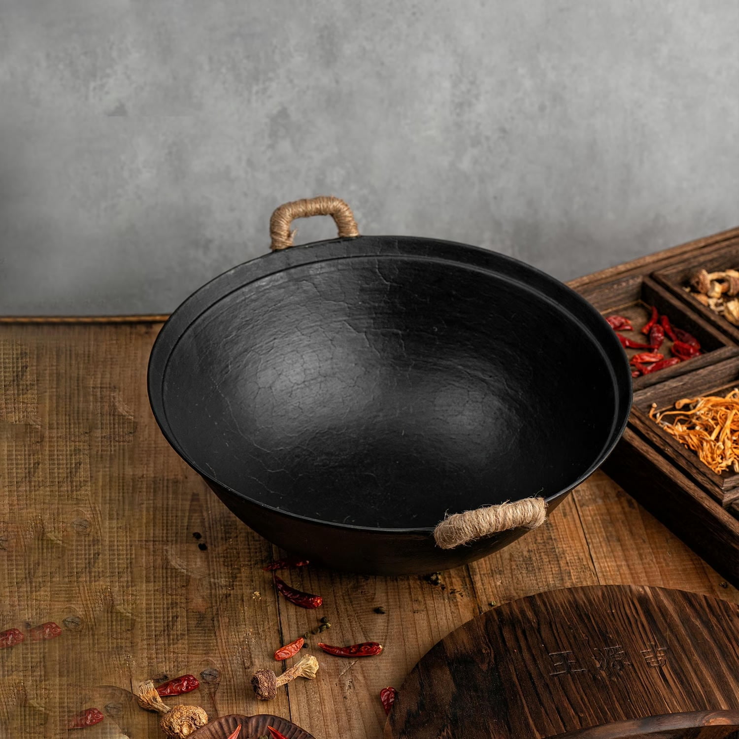 GVN 13.4" Handmade Wok, Cast Iron Wok Pan, Large Flat Bottom Wok Stir ...