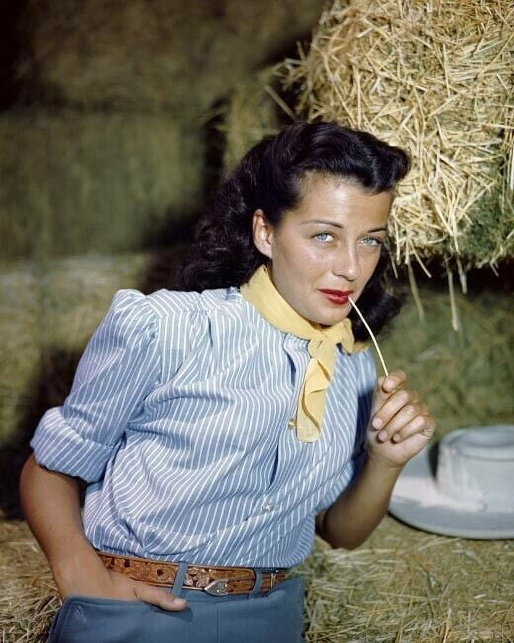 Gail Russell stunning 1947 publicity portrait Angel and the Badman ...