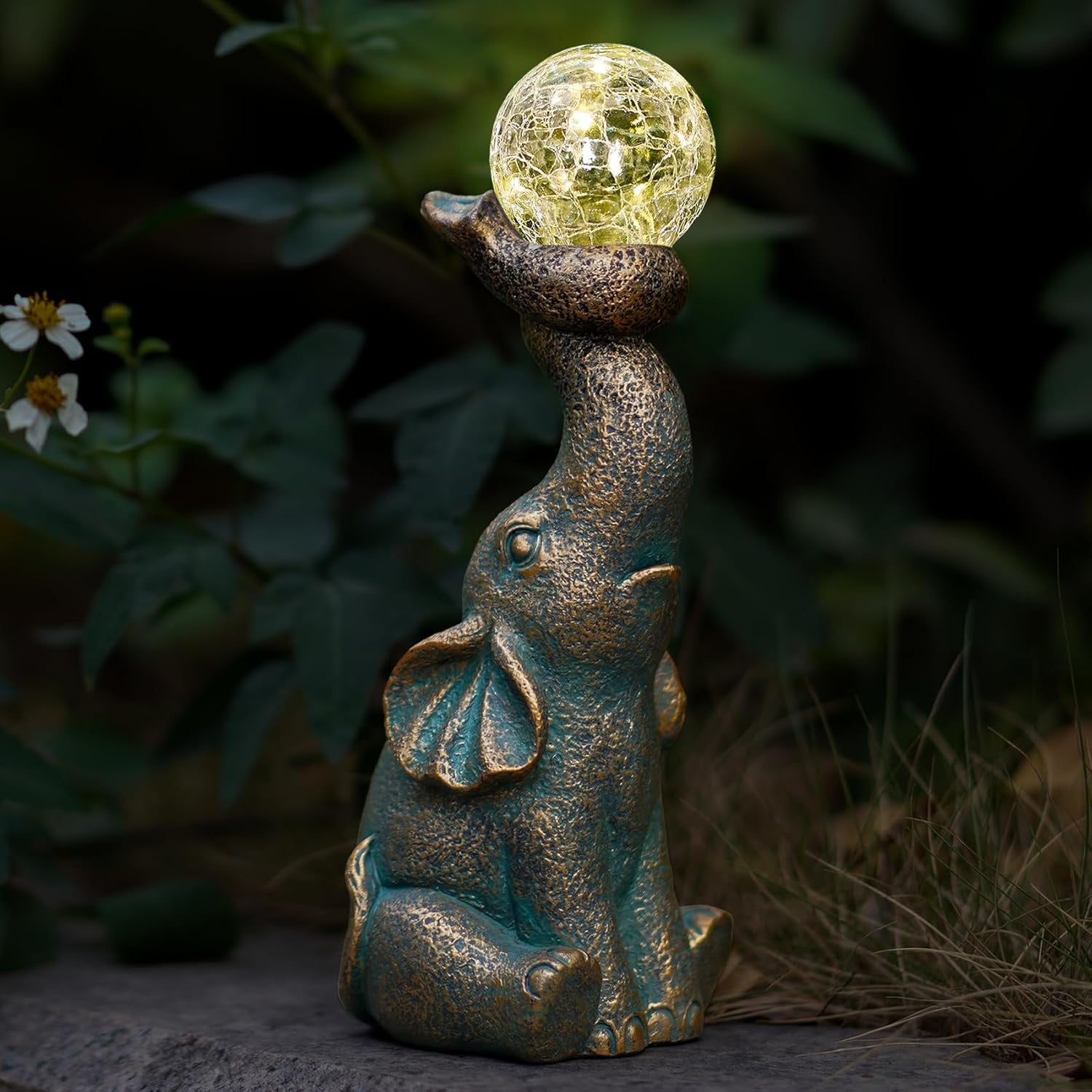 Garden Statues Rabbit with Solar Lantern Outdoor Bunny Figurines ...