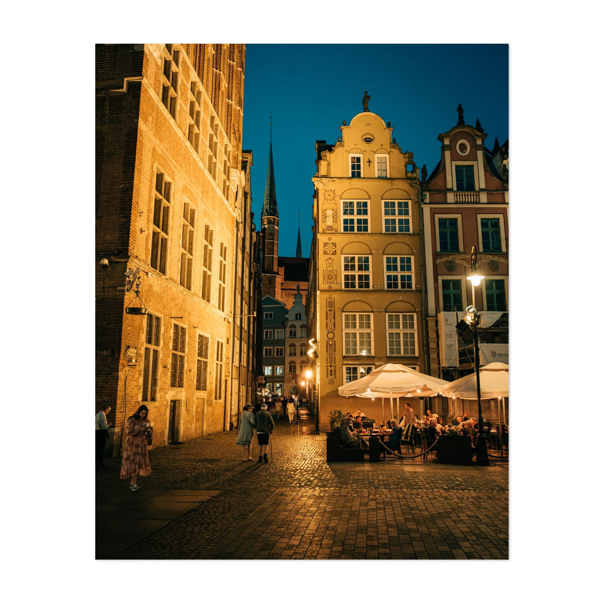 Gdańsk at Night 03 - Gdańsk Pomorskie Poland Photography Nightlife Street Photography Cityscape ...