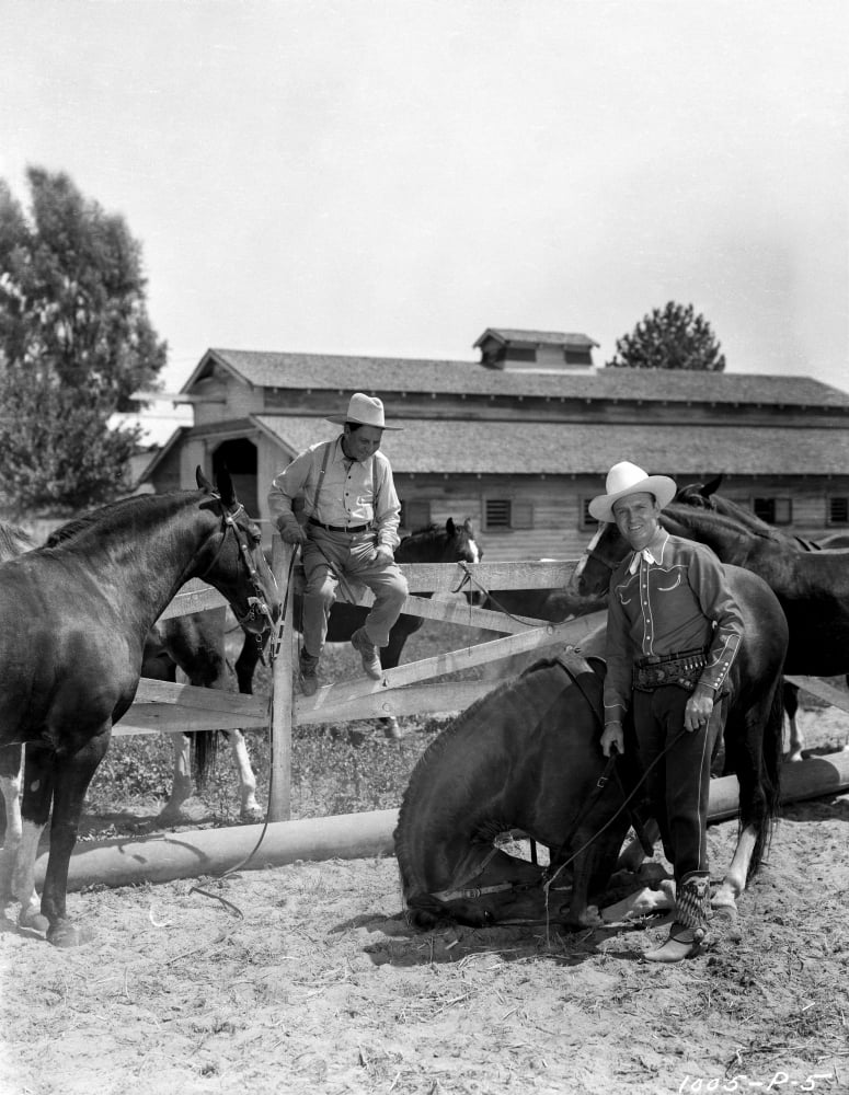 Gene Autry wearing Cowboy Outfit Photo Print (8 x 10) - Walmart.com