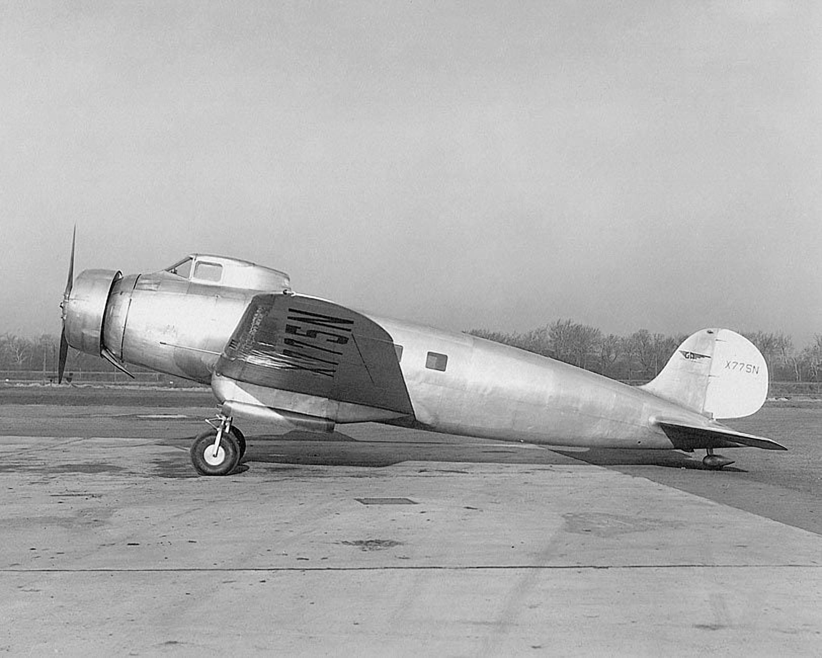 General Aviation Transport Aircraft on Ramp Style - A - 20x30 Inch ...