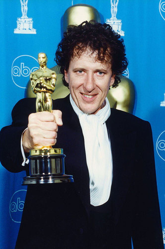 Geoffrey Rush Holding Oscar Color 24x36 Poster - Walmart.com