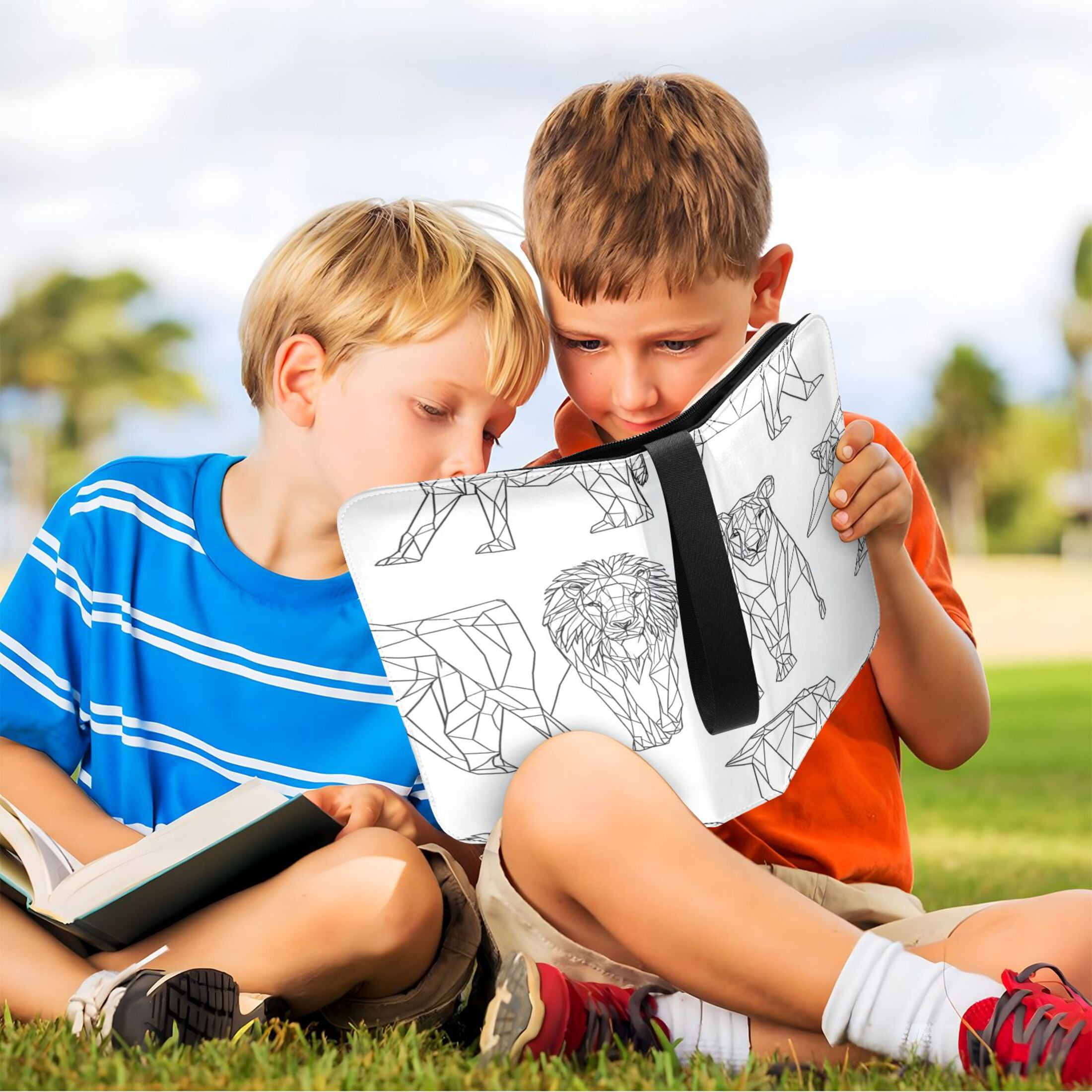 Geometric Animal Line Drawings Game Card Storage Case with 400 Slots ...