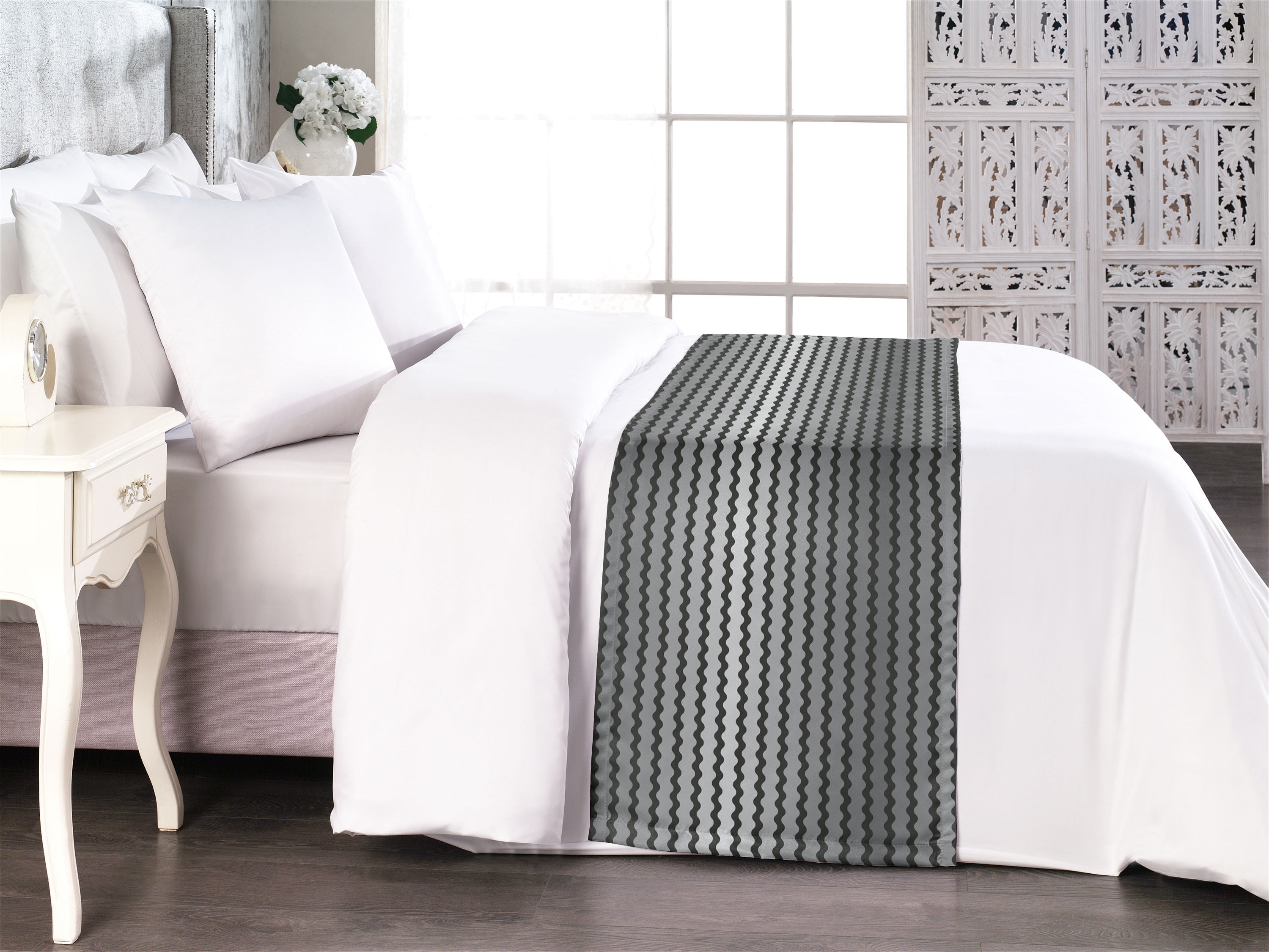 Geometric Bed Runner, Monochrome Abstract Grey Wave Pattern Horizontal ...