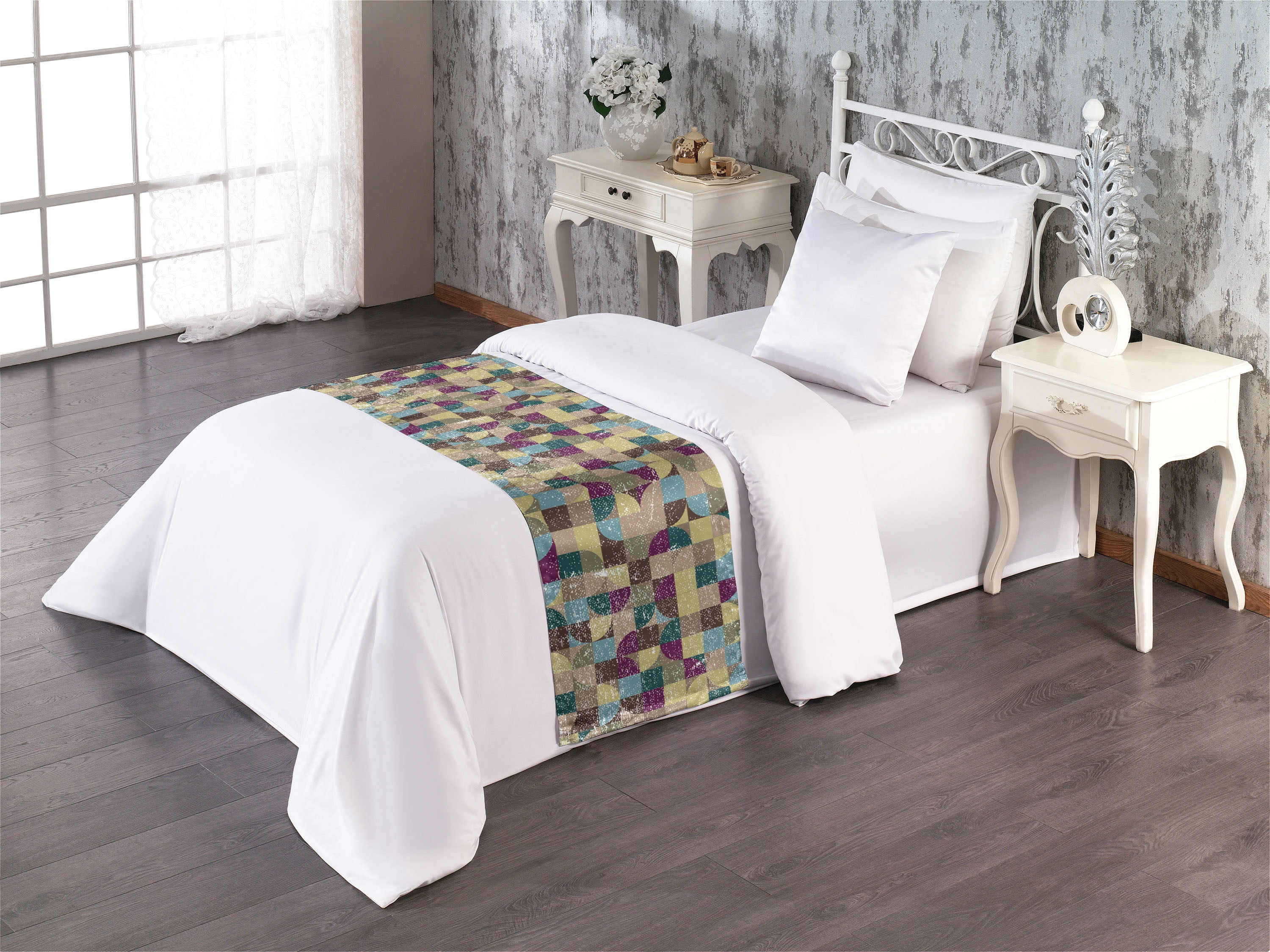 Geometric Bed Runner, Surreal Design Quadrant and Square Pattern with ...