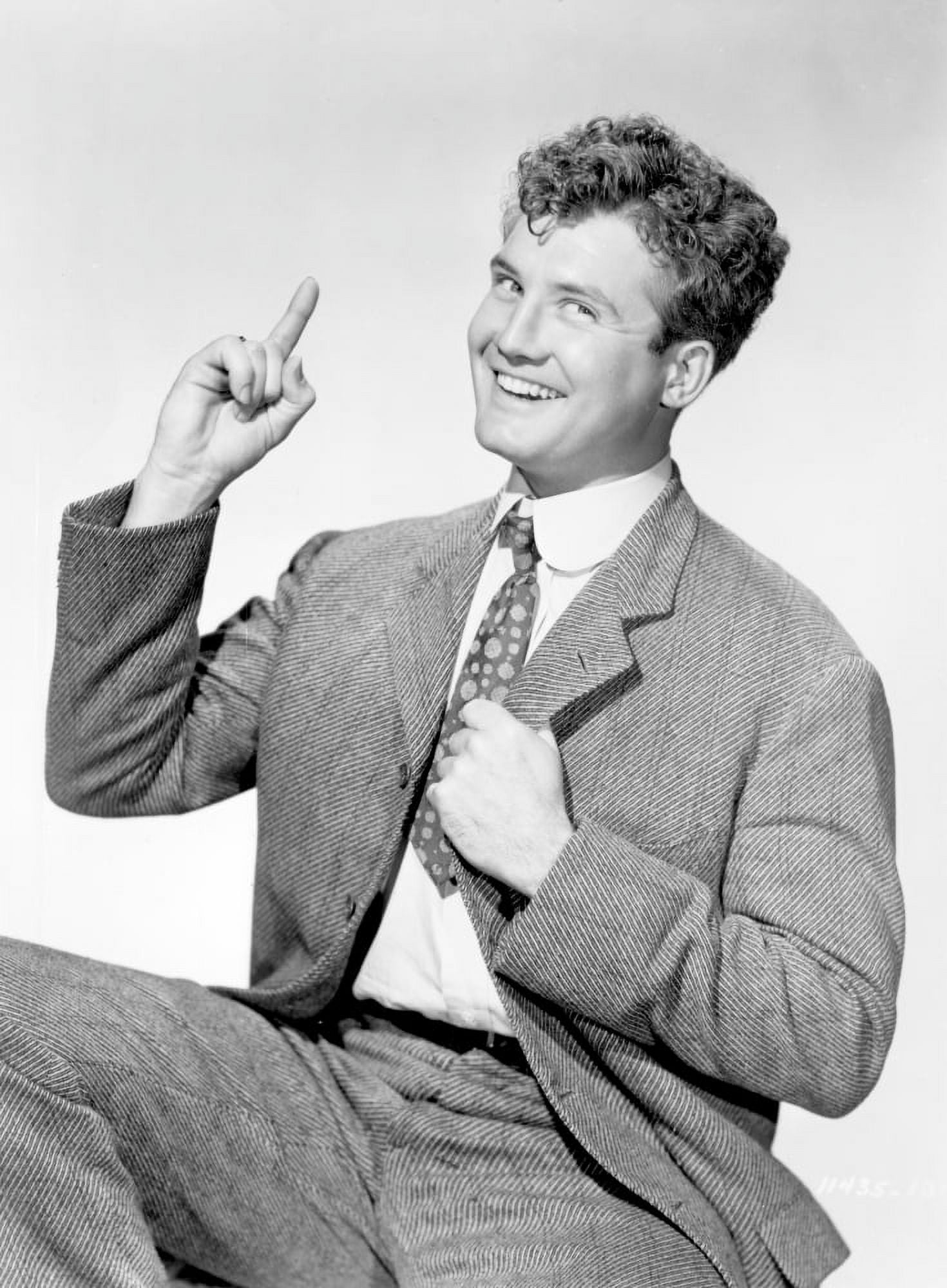 George Reeves posed in Black and White Portrait Photo Print (8 x 10 ...