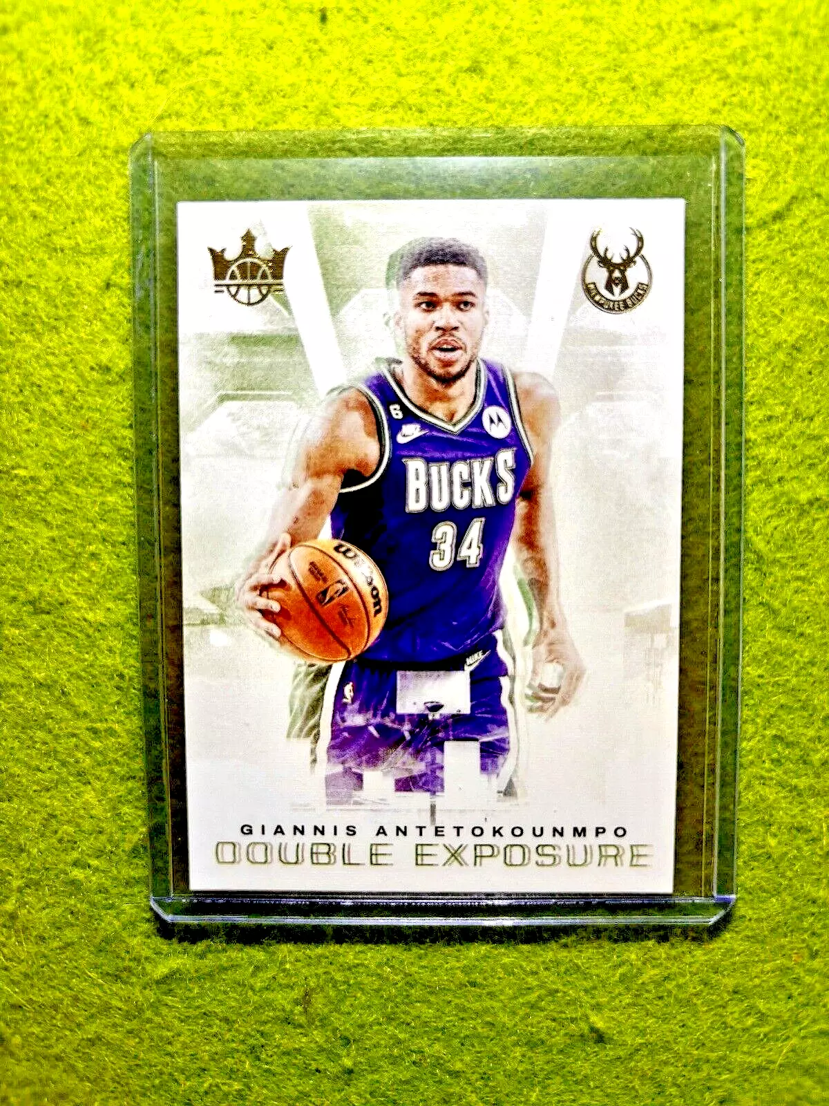 Giannis Antetokounmpo COURT KINGS 2022 Card Jersey #34 Bucks SP DOUBLE ...