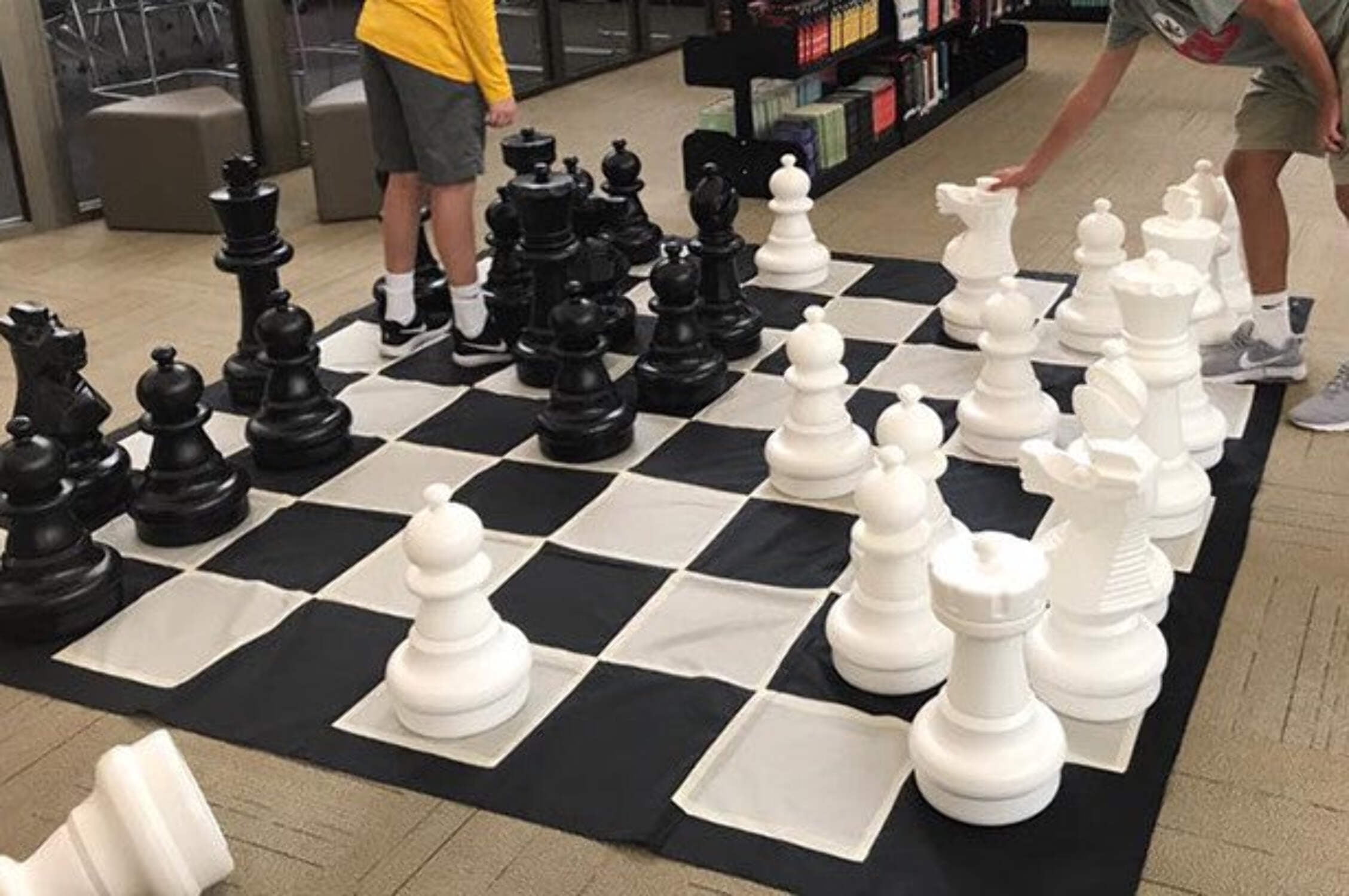 Giant 25" Tall King Black and White Set of Outdoor Chess Men Pieces ...