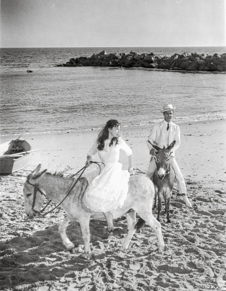 Gigi Couple Riding in Horse Photo Print (8 x 10) - Walmart.com