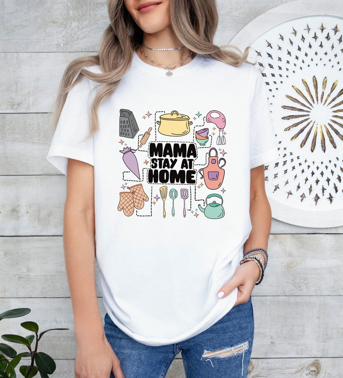 Gildan Can’t Talk Right Now Funny Mama Quote, Stay at Home Life Graphic, Sarcastic Kitchen Humor ...