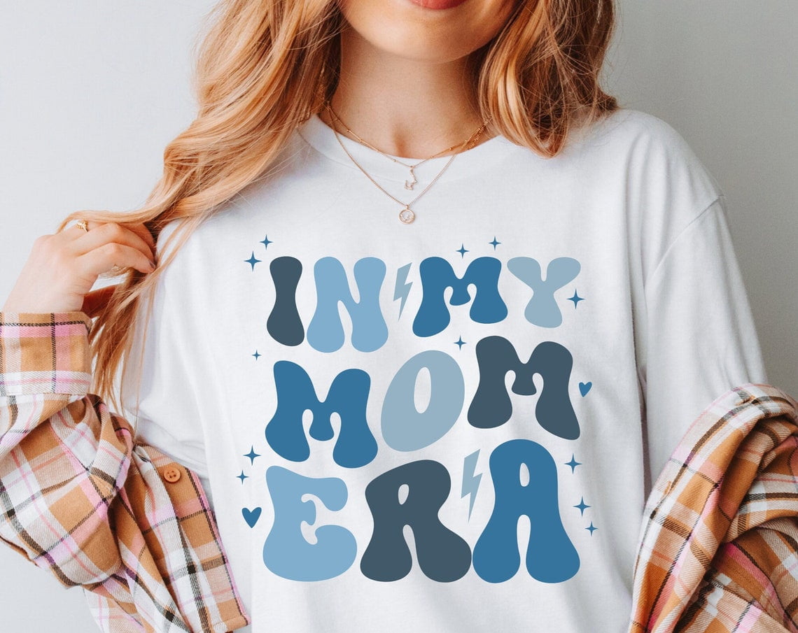 Gildan Stylish Mom Era Tee, Fun And Eye-Catching Graphic For Modern ...