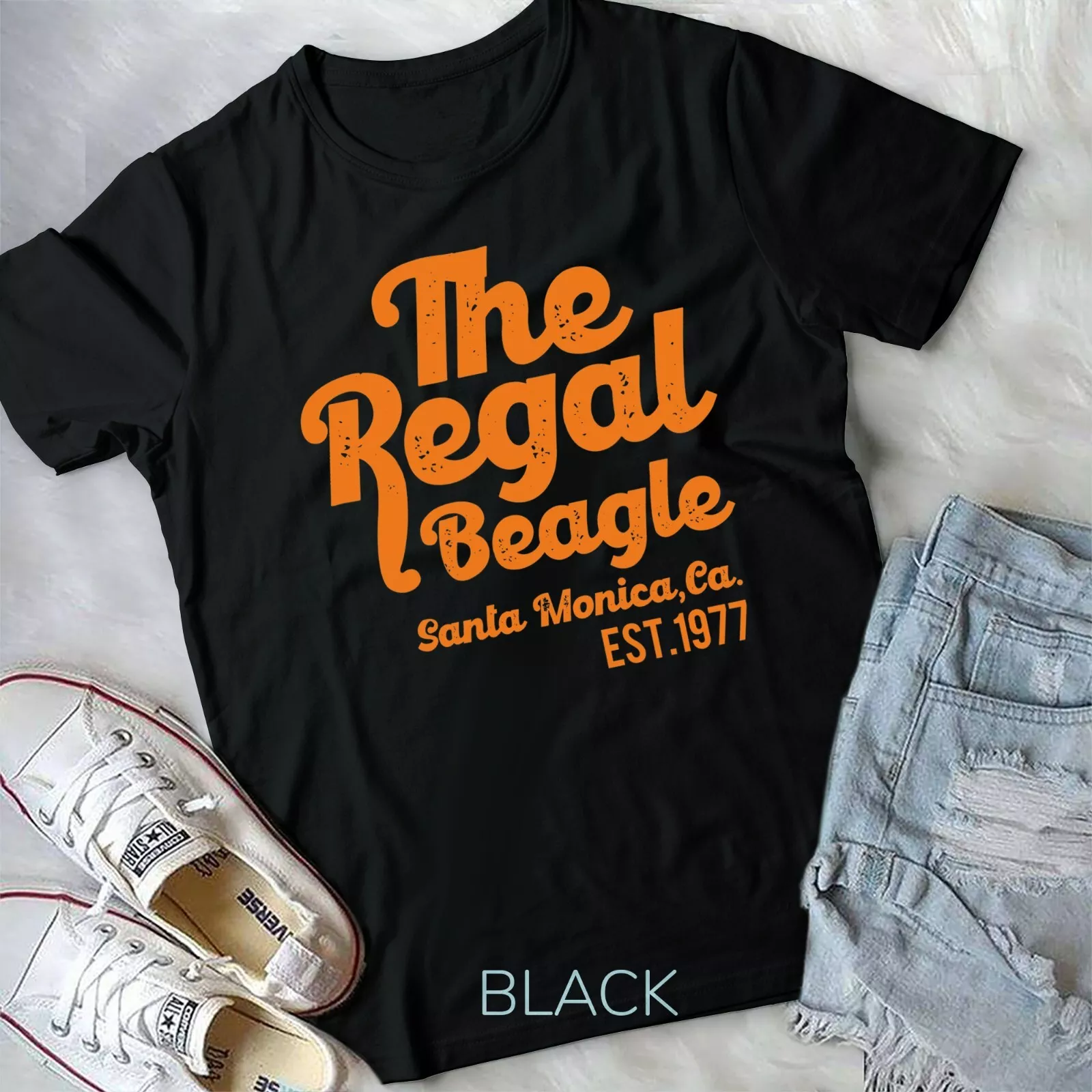 Gildan The Regal Beagle Santa Monica 70's 80's Sitcom Vintage Unisex T ...