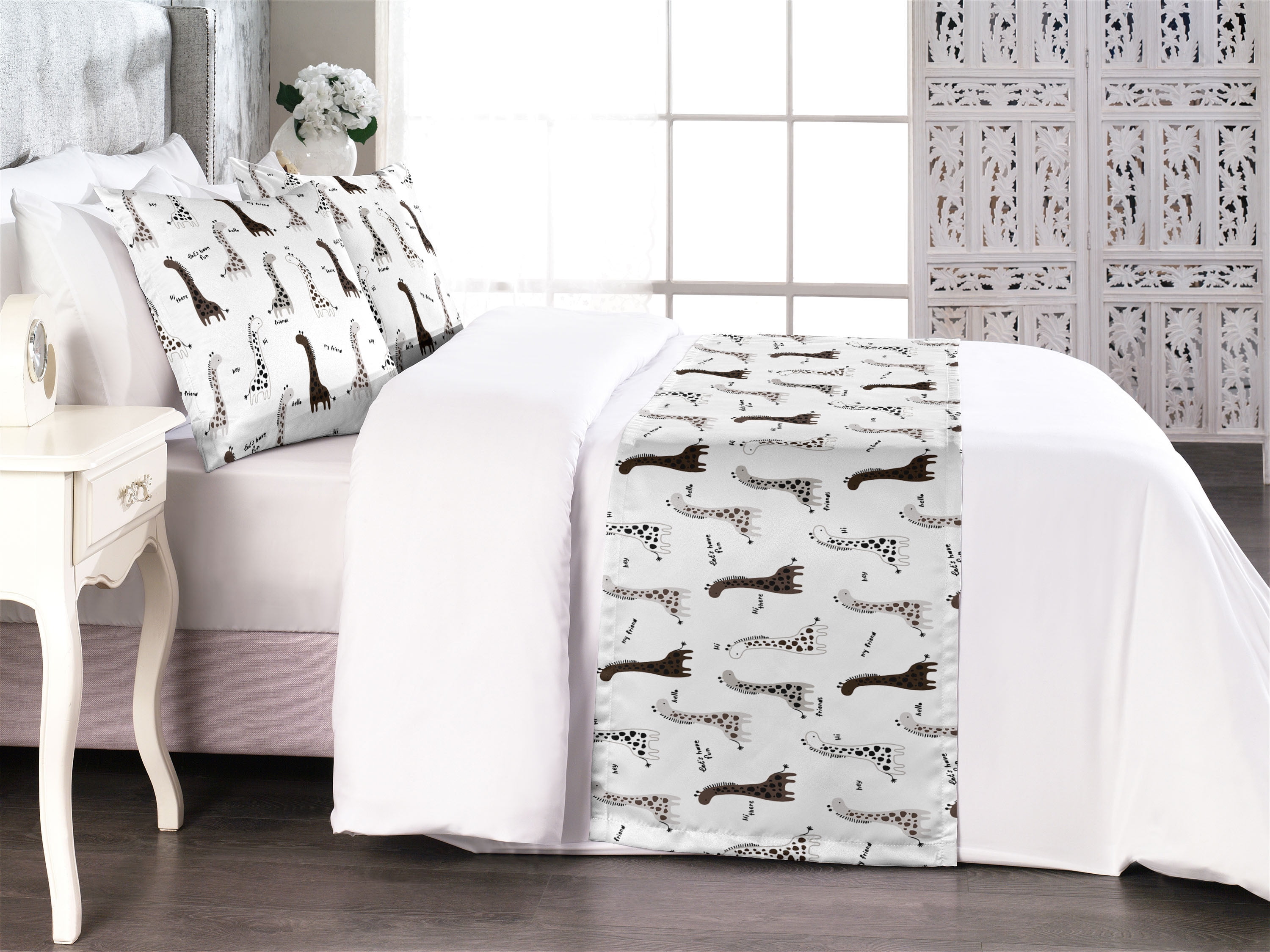 Giraffe Bed Runner Set, Minimal Animal Themed Pattern of Creatures and ...