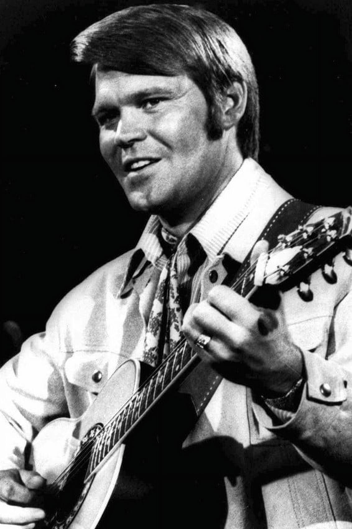 Glen Campbell playing guitar in concert 1968 24x36 Poster - Walmart.com