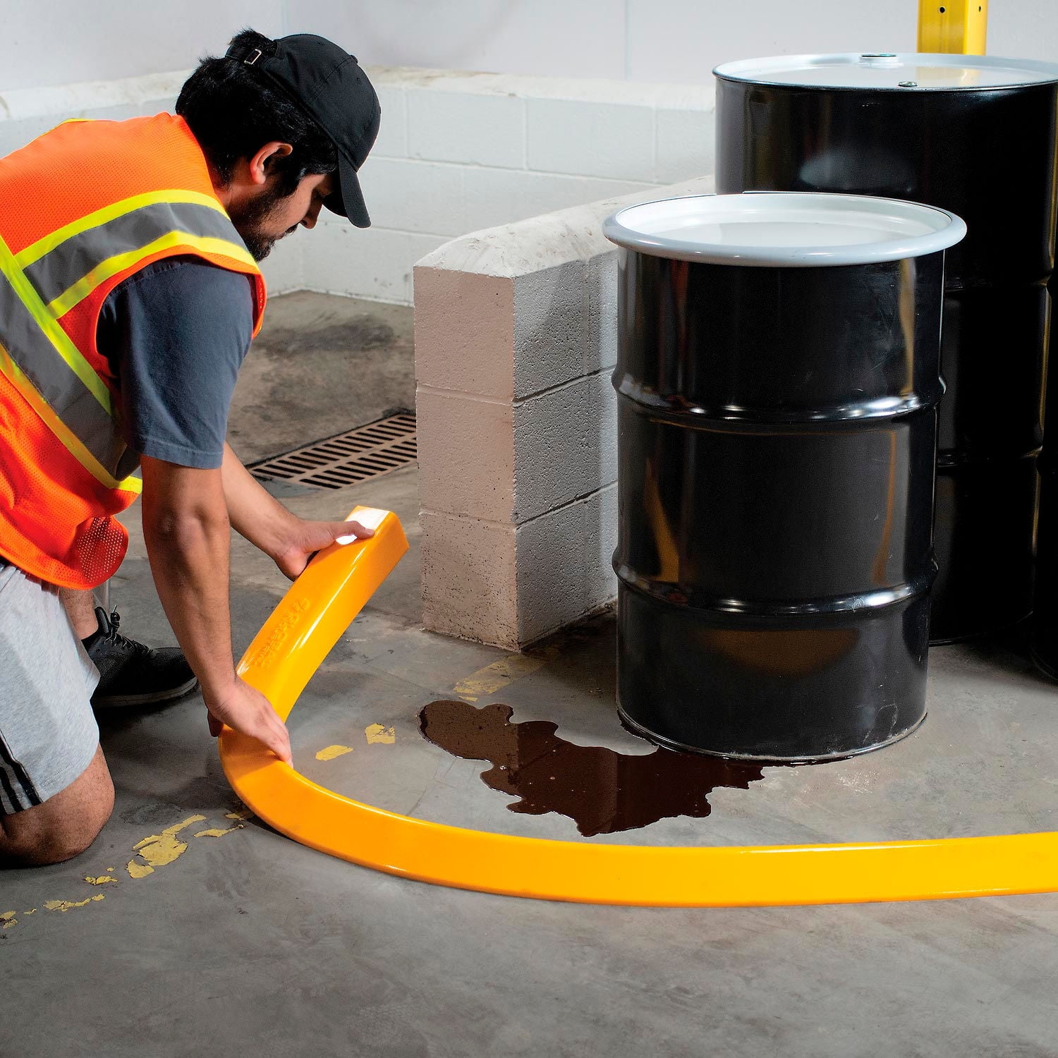 Global Industrial Low Profile Spill Berm, 10'L x 4"W x 2-1/4"H ...