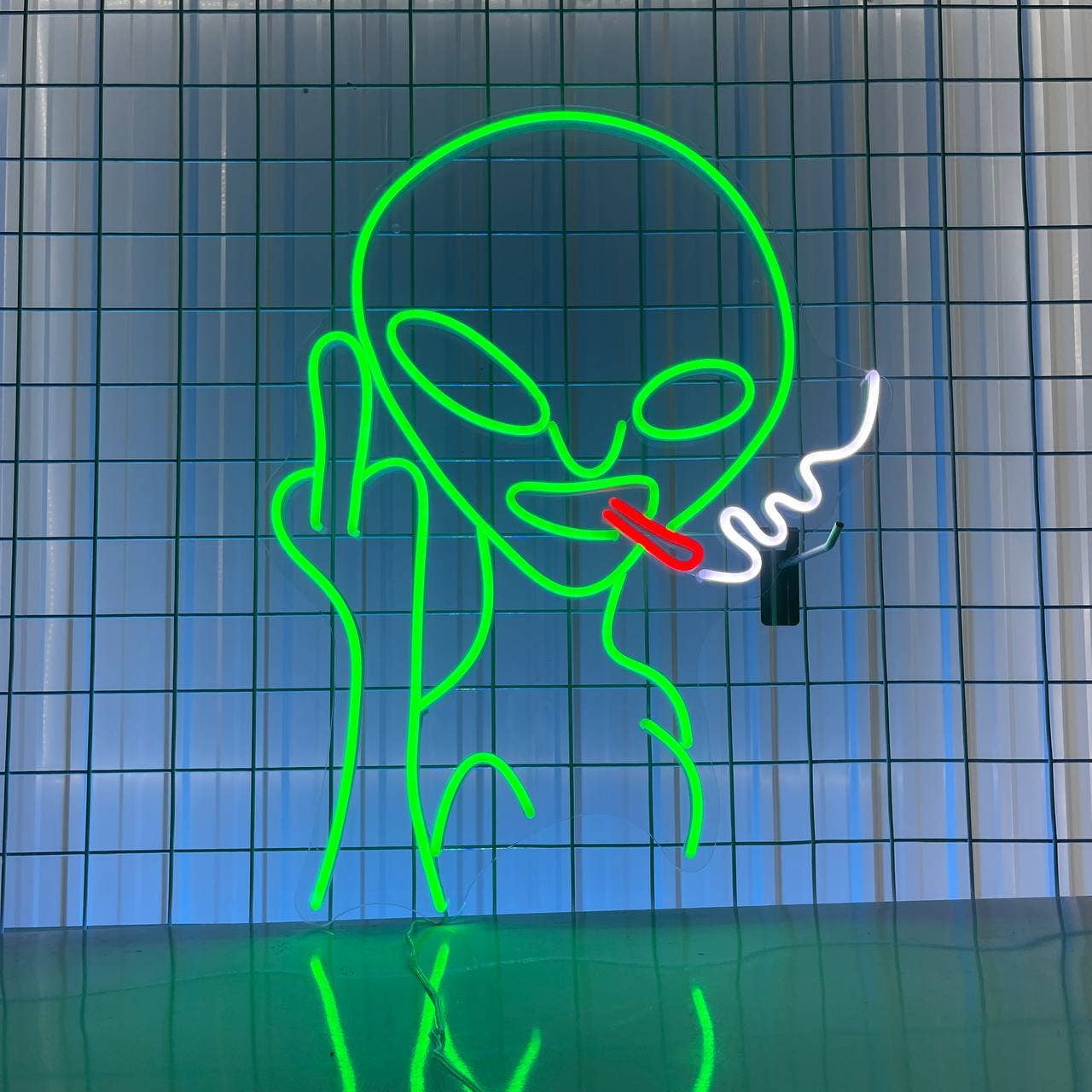 Glowneon Alien Smoking Neon Signs, Art Wall Deco for Bar Pub Decor ...