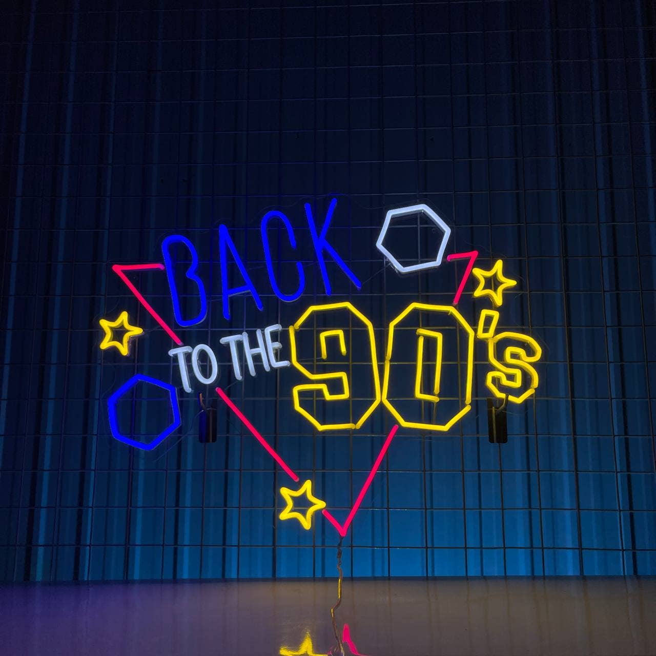 Glowneon Back To The 90's Neon Sign, Vintage Retro Party Store Decor ...