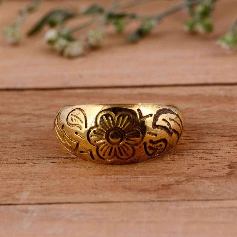 Gold Birth Flower Ring – Boho Floral Signet Ring, Stacking Midi Ring ...