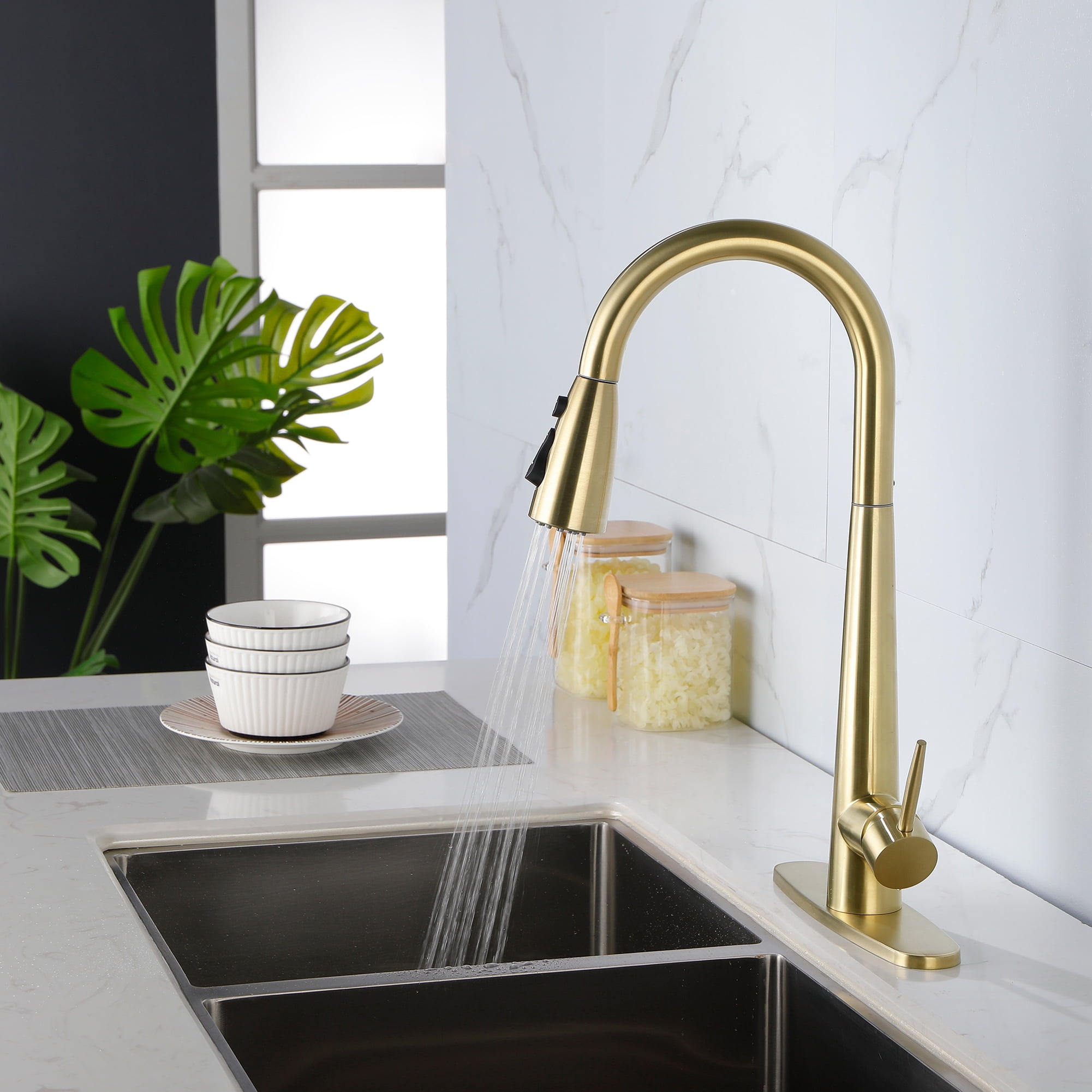 Gold Kitchen Faucets with Pull Down Sprayer, Fingerprint Resistant ...