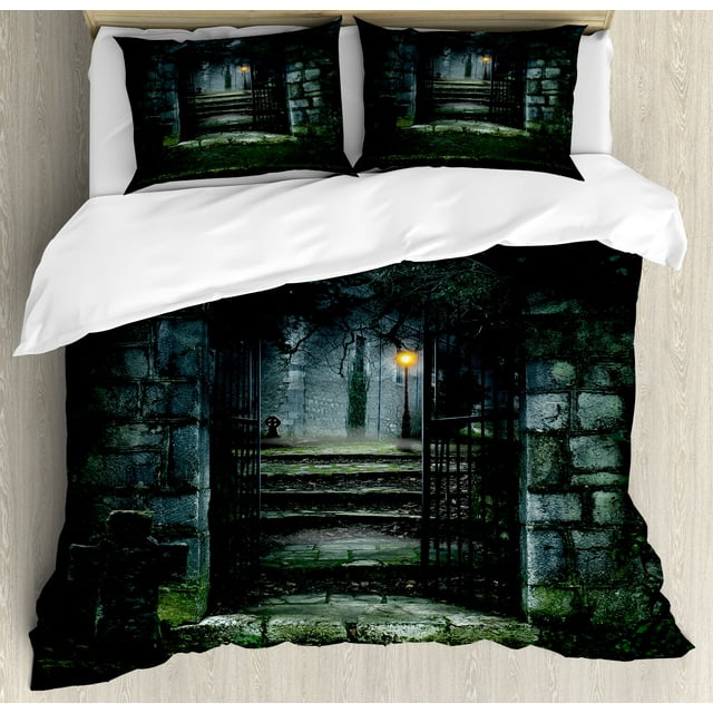 Gothic Duvet Cover Set, Image of the Door of a Dark Old Haunted House ...