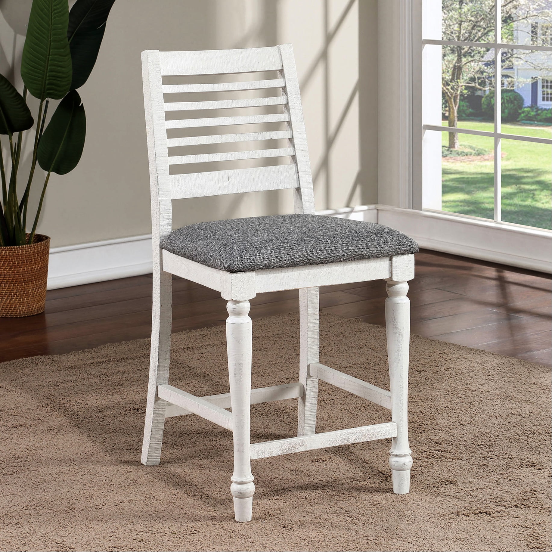 Gray Cushioned Seats - Rustic Flair - Dining Room Decorating - Elegant ...