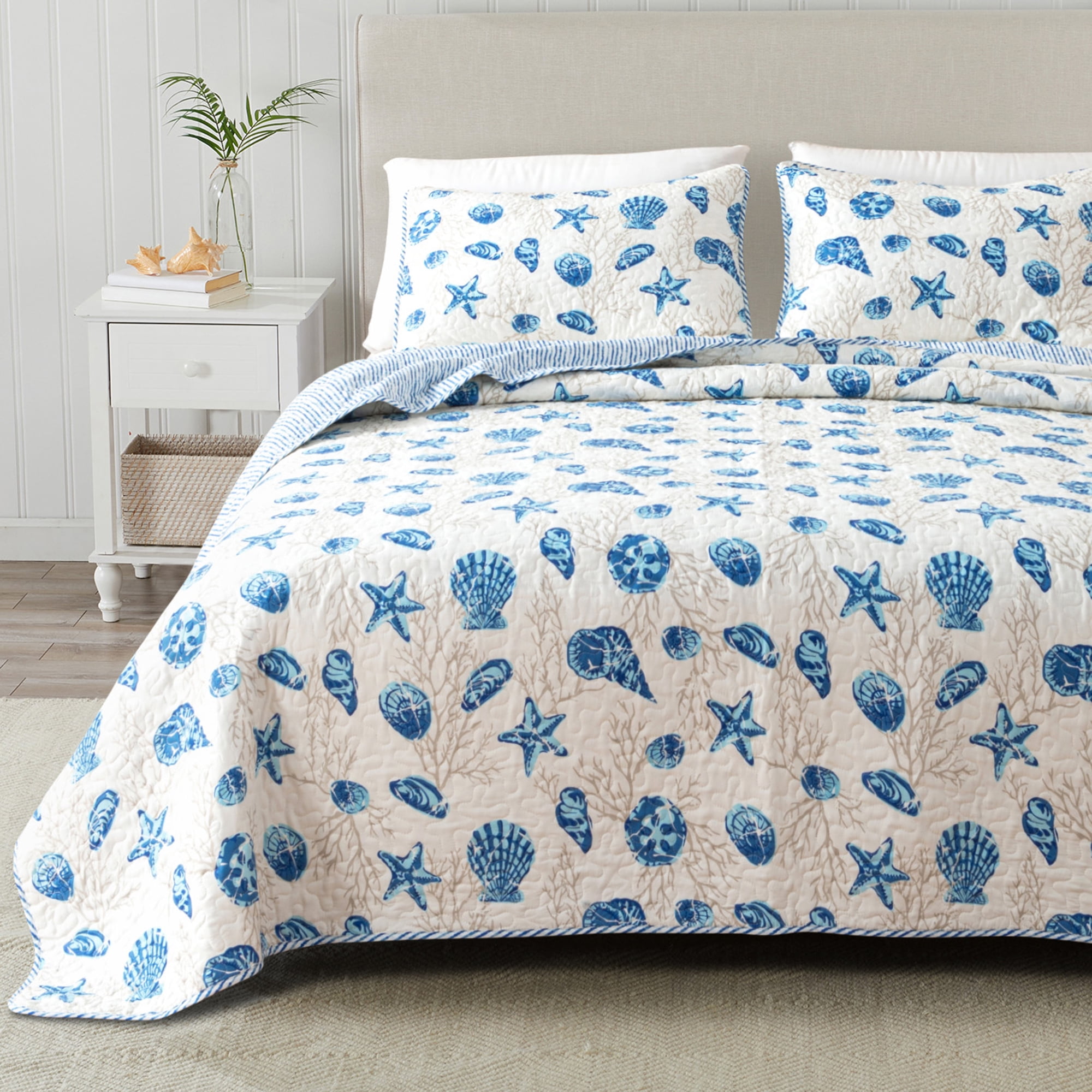 Great Bay Home Coastal Quilt, King, Blue Seashells, Reversible ...