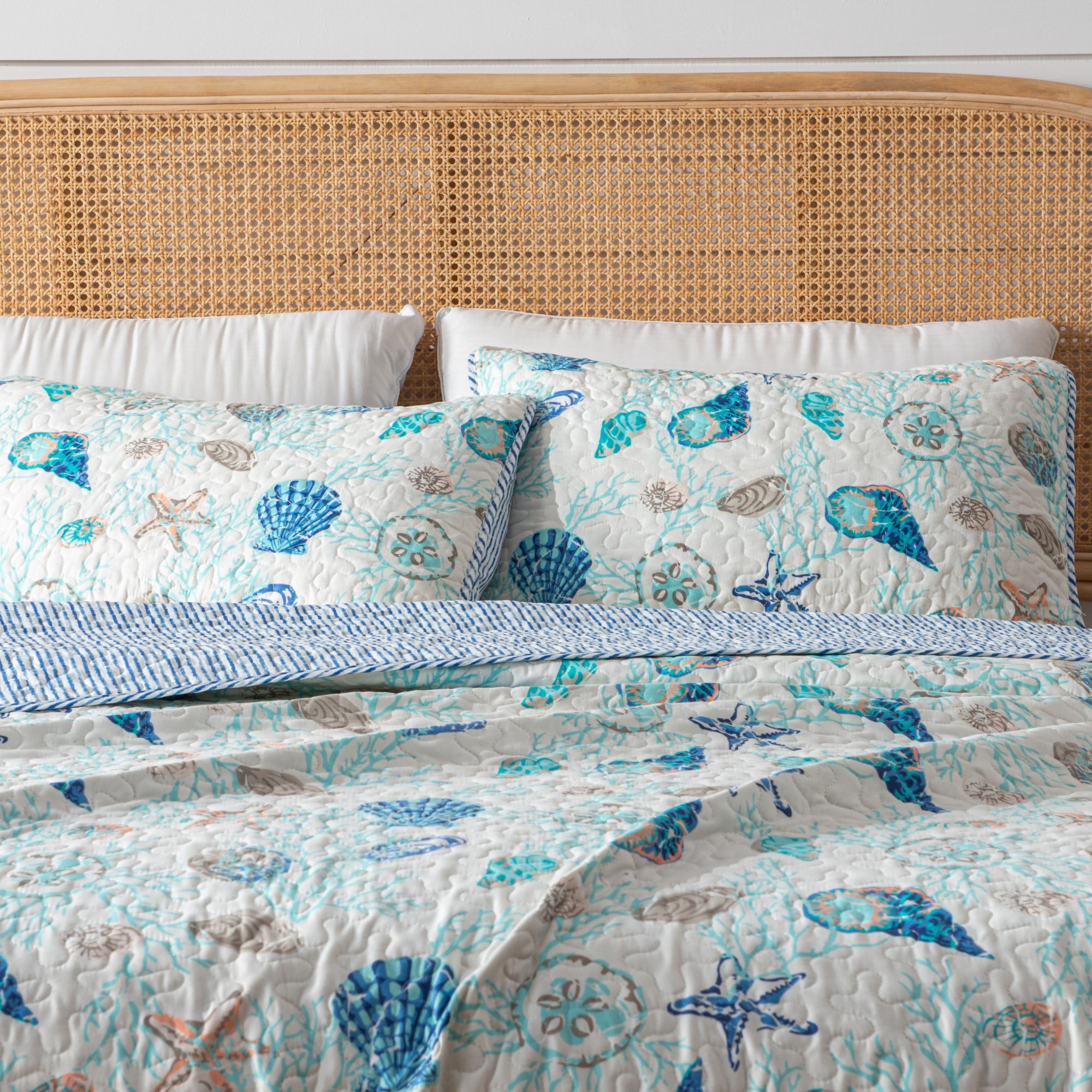 Great Bay Home Nautical Bedding, Beachy Themed Ocean Quilt Set with Shams, King, Coral - Walmart.com