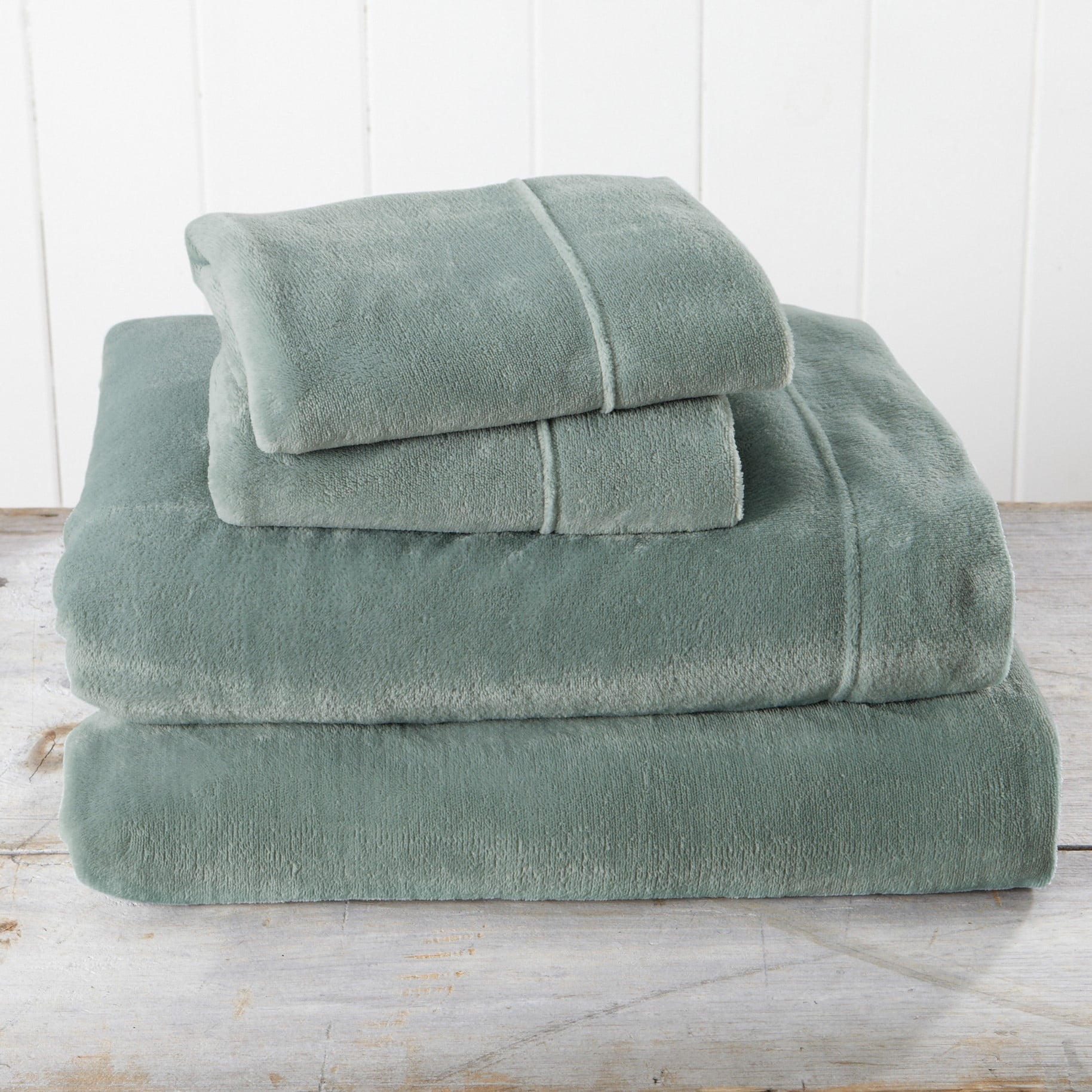 Great Bay Home Extra Soft Cozy Velvet Plush Sheet Set. Deluxe Bed ...