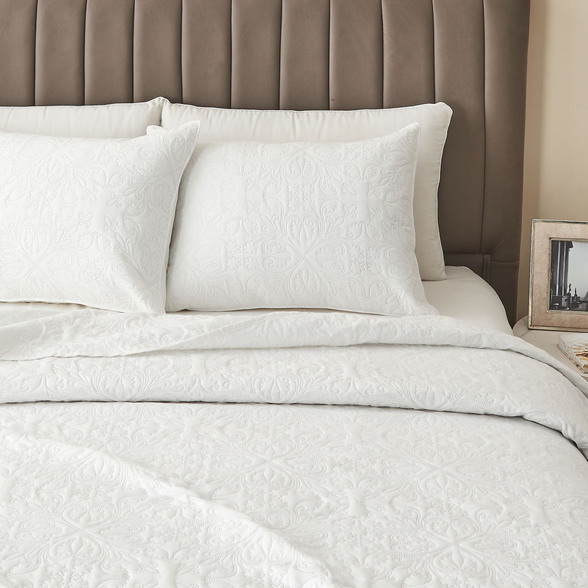 Great Bay Home Intricate Pinsonic Microfiber Oversized Quilt Set With ...