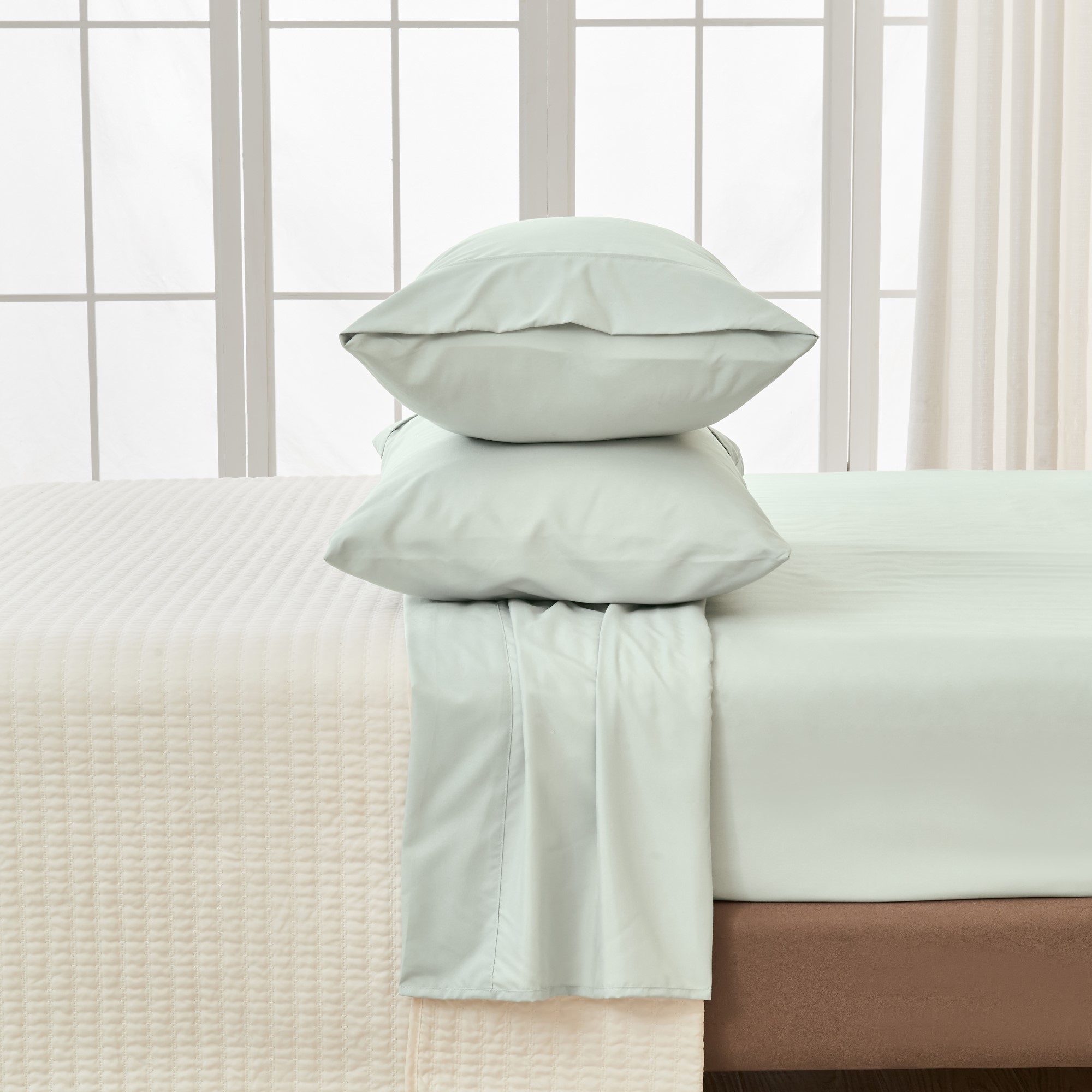 Great Bay Home Solid Microfiber Wrinkle-Resistant Sheet Set (Queen ...
