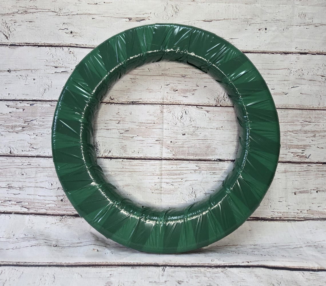 Green Wrapped Styrofoam EPS Wreath Form 18" with Rounded Edges ...