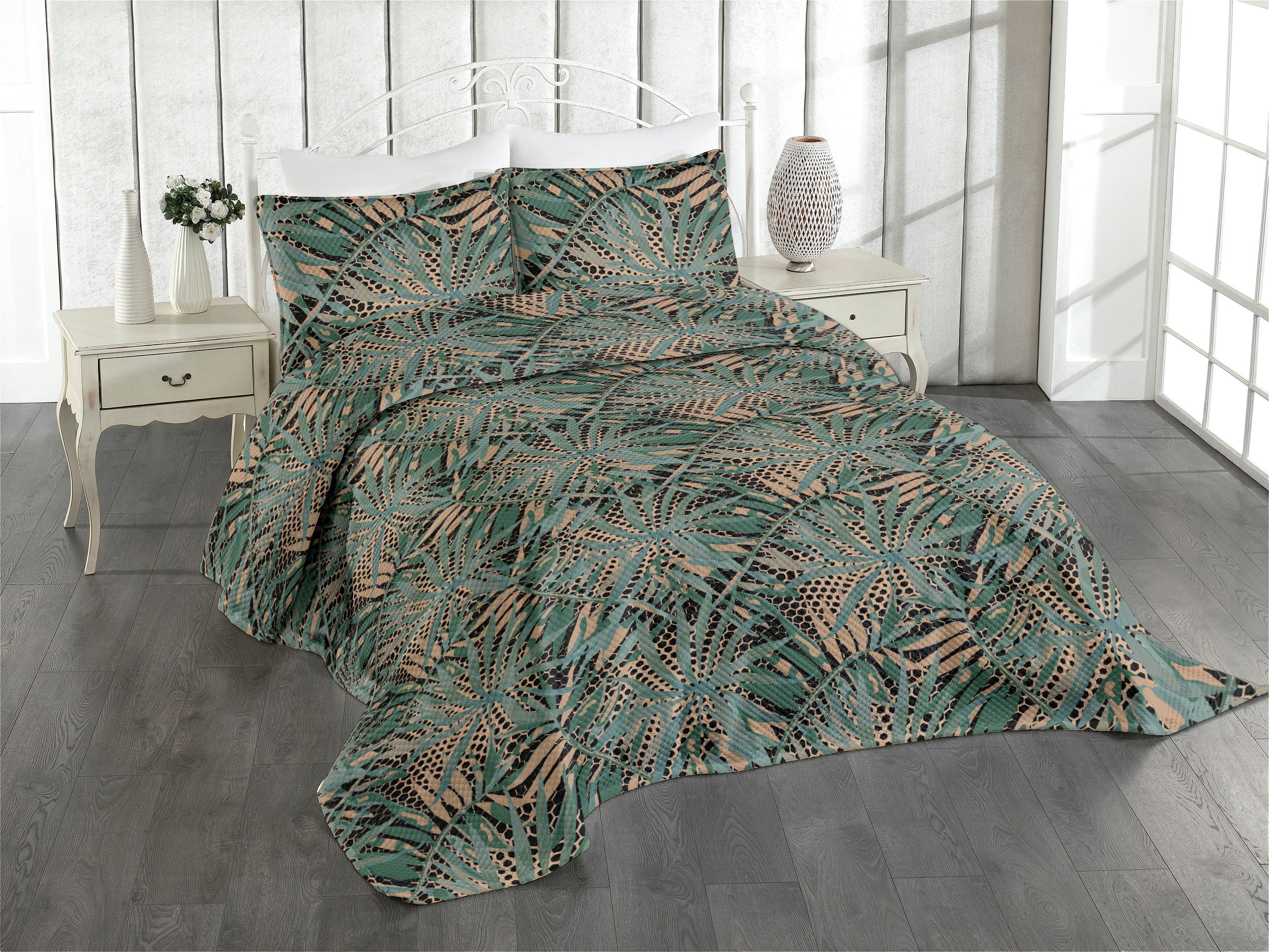 Greenery Leaves Bedspread, Palm Leaf Pattern on Dots Hawaiian Print ...