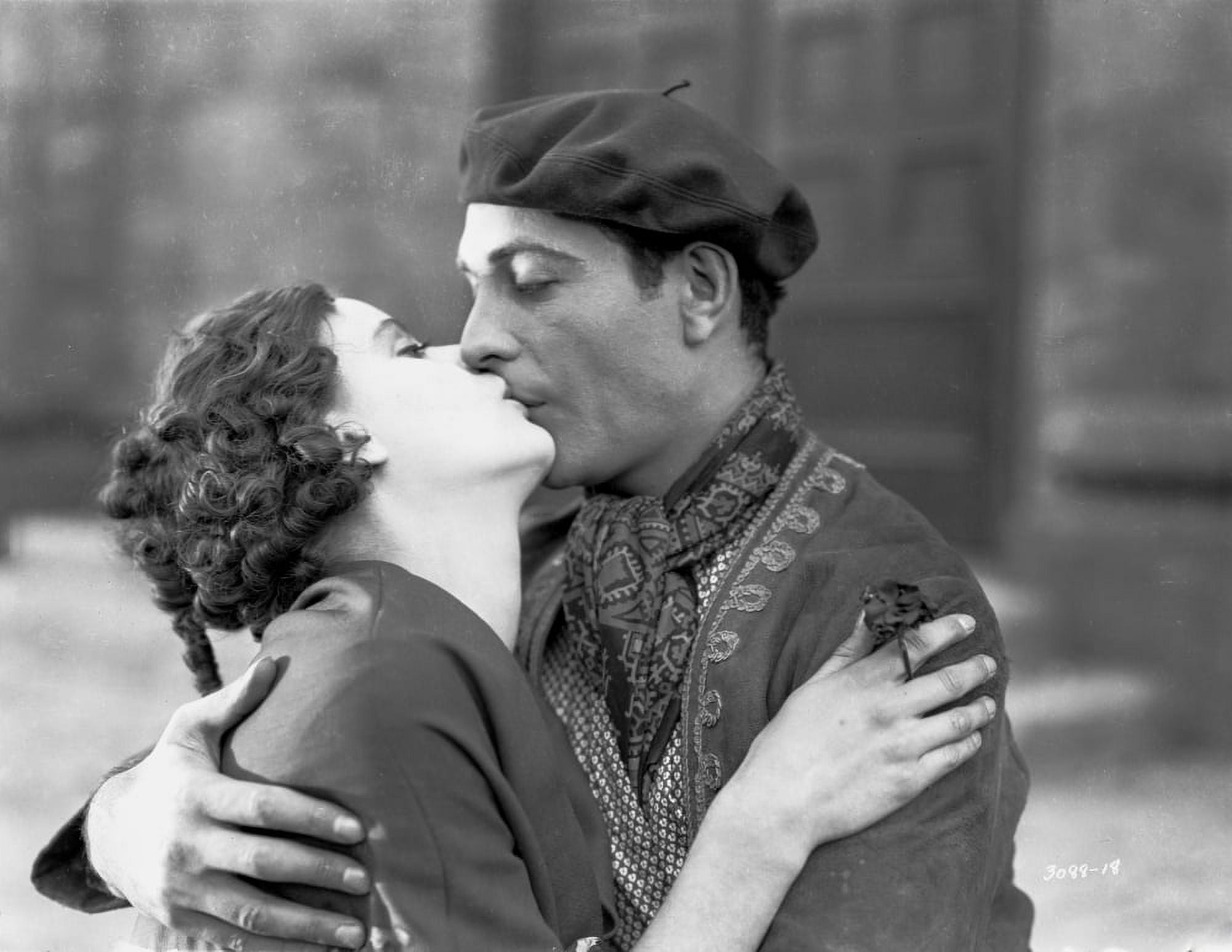 Greta Garbo Kissing to a Man Photo Print (8 x 10) - Walmart.com