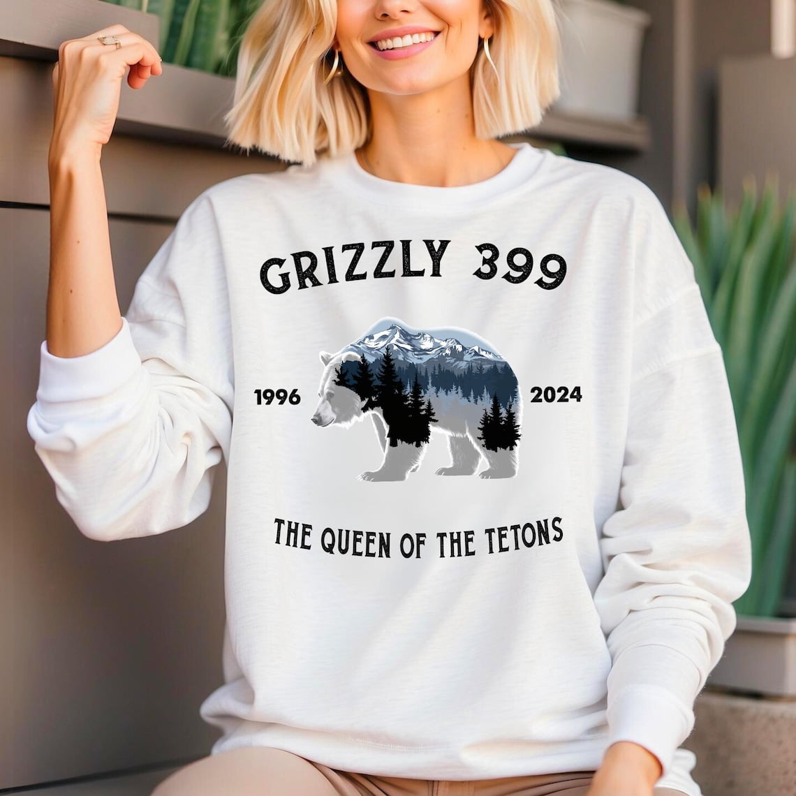 Grizzly 399 Sweatshirt, In Memory of Bear 399 Forever Queen of the Tetons Shirt - Walmart.com