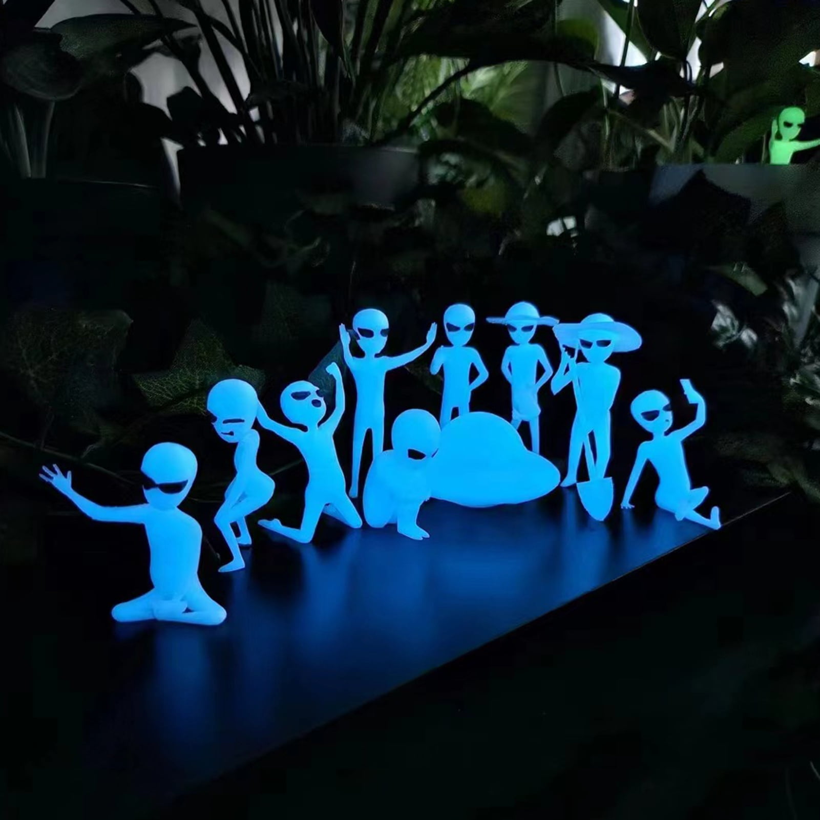 Guiexla 1 Set Aliens Figurine Glow-in-the-dark UFO Statue Model Figure ...