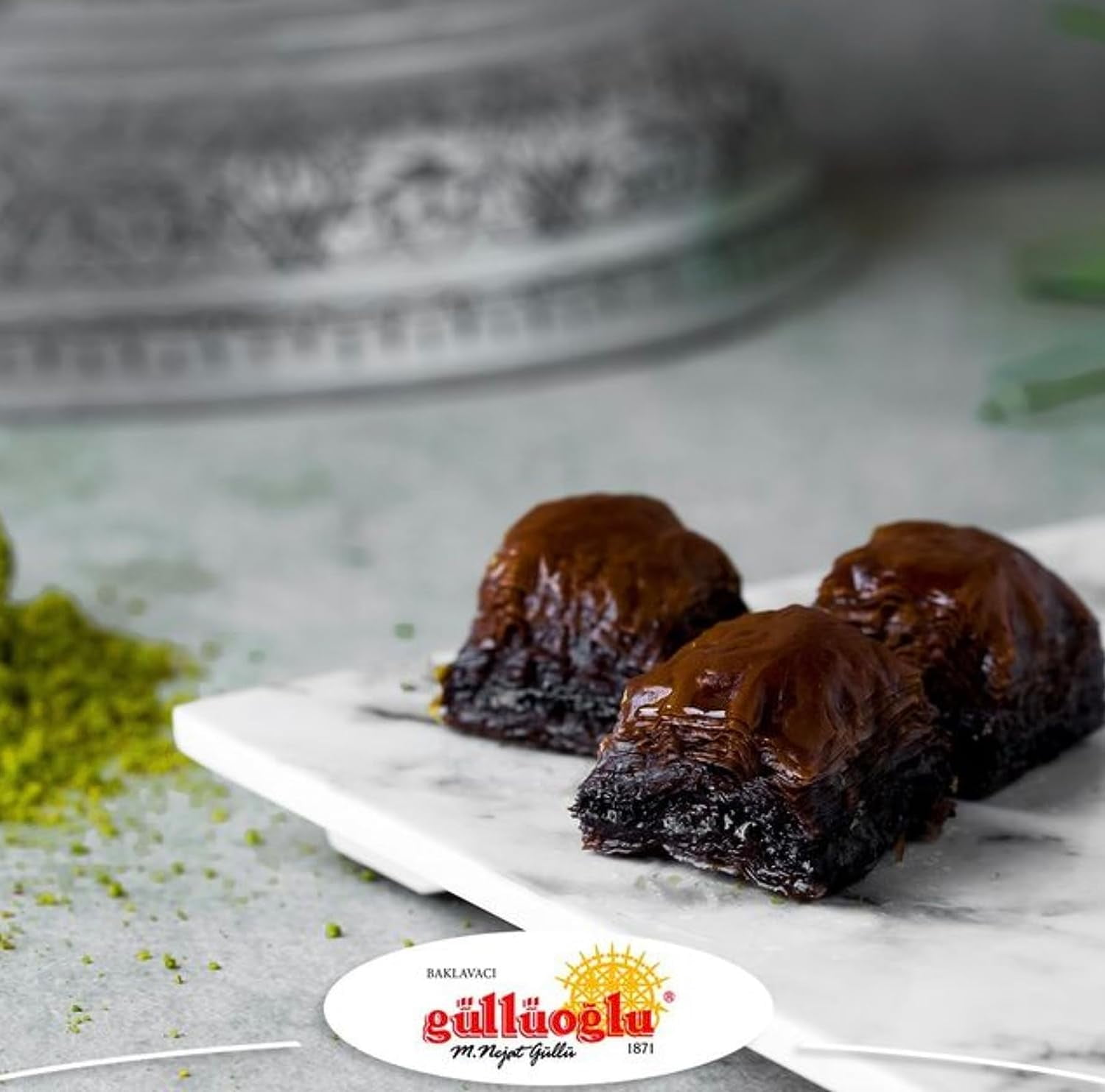 Gulluoglu Chocolate Baklava with Walnut, 28 pieces (2.2 lb - 1000 gr ...