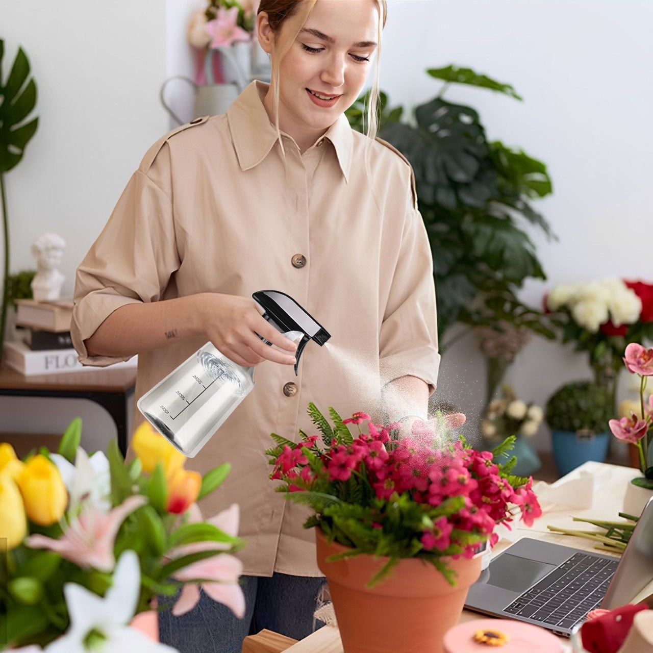 Gyedtr Fine Mist Spray Bottle Plastic, Hand Held Pressure Plant Mister ...